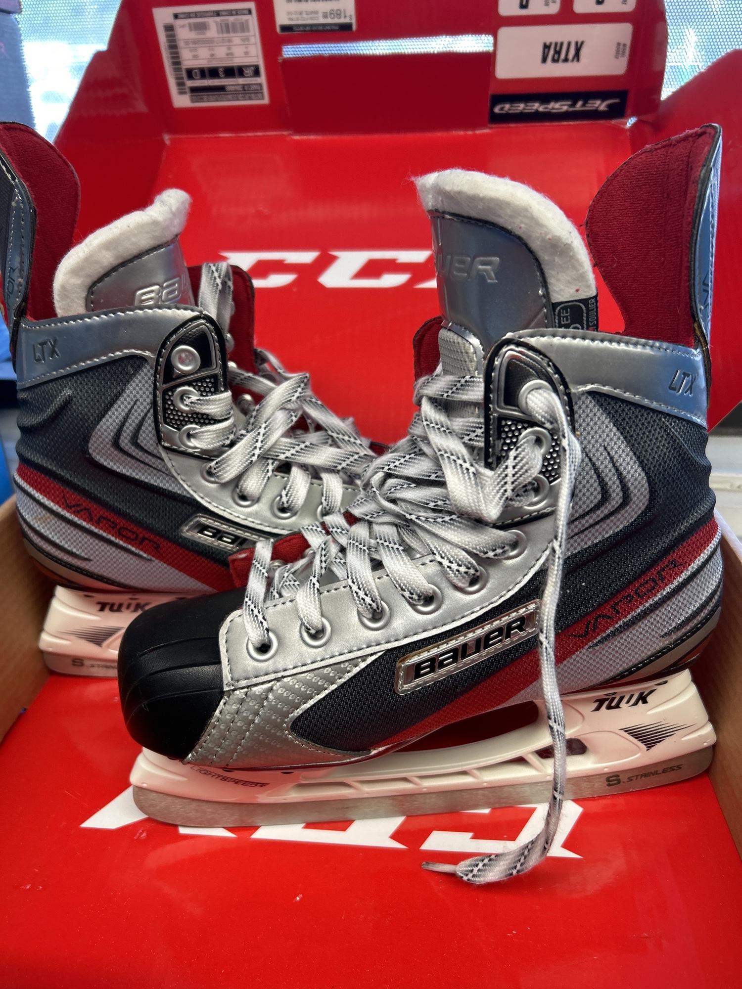 New Bauer Extra Wide Width Size 5 Vapor X LTX Hockey Skates | SidelineSwap