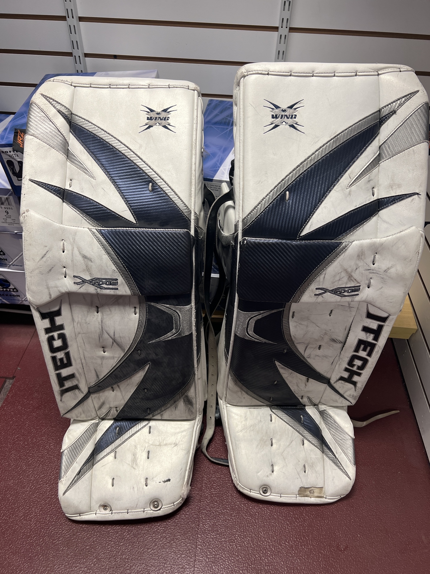 35" Itech X-Wing Goalie Leg Pads | SidelineSwap