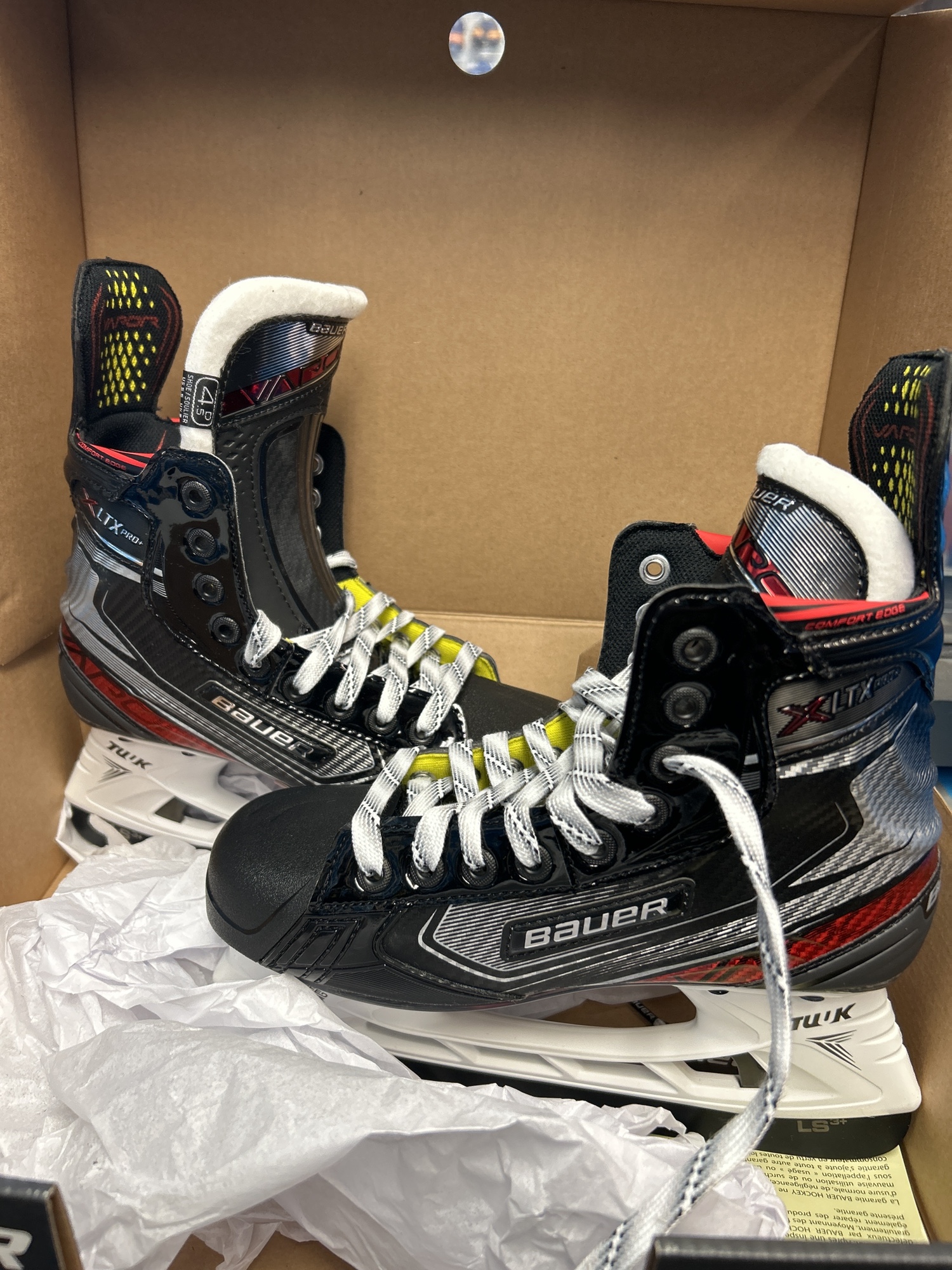New Bauer Regular Width Size 4.5 Vapor XLTX Pro+ Hockey Skates ...
