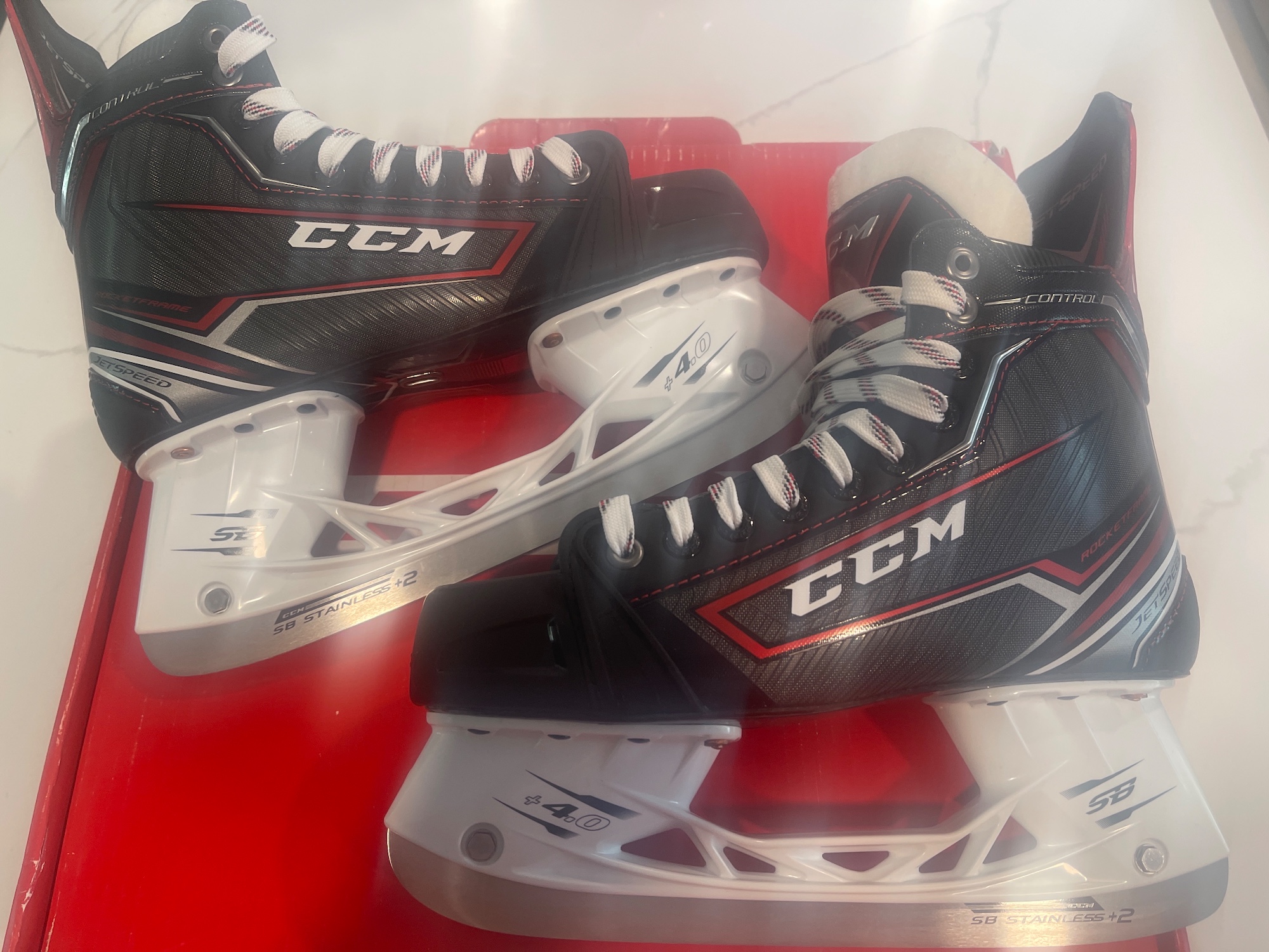 New CCM Regular Width Size 7.5 D JetSpeed Control Hockey Skates ...