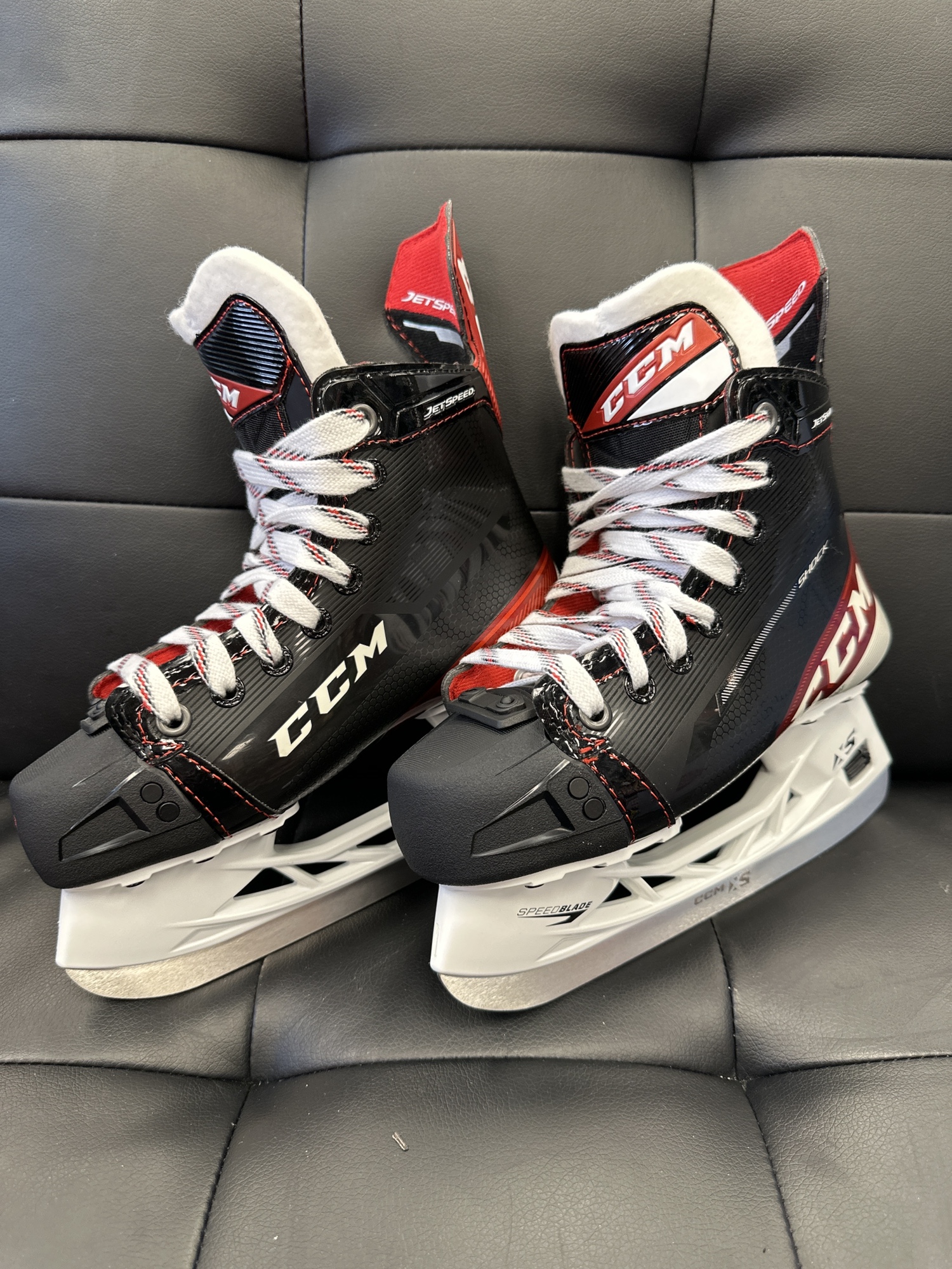 NEW CCM Jetspeed Shock Skates 2.5 Reg | SidelineSwap
