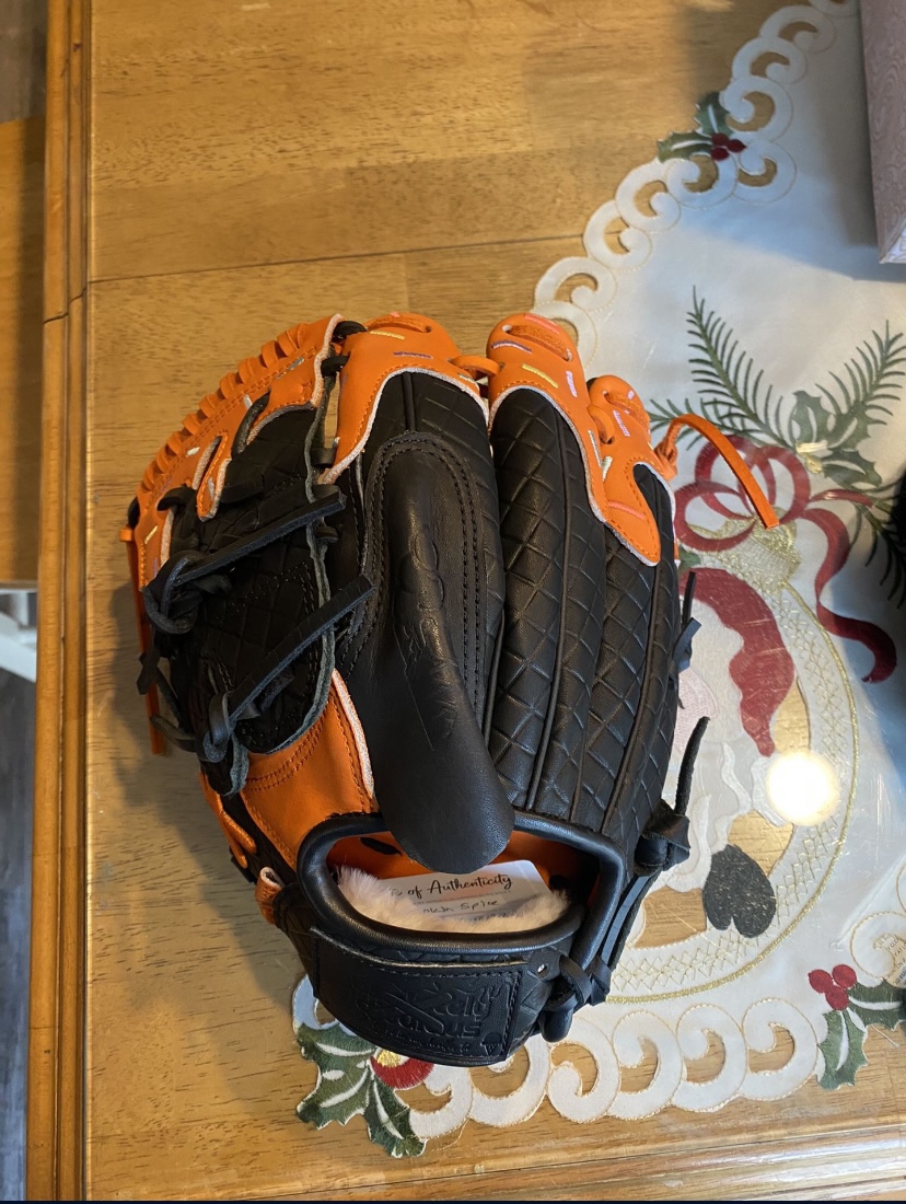 Aria Pumpkin spice glove | SidelineSwap