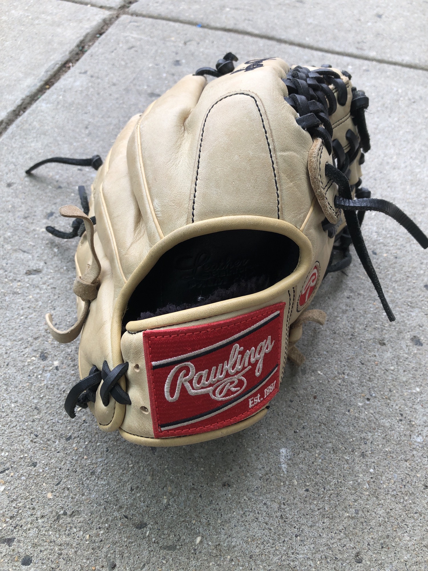 Used Rawlings Gold Glove Elite Right Hand Throw Baseball Glove 11.75" | SidelineSwap