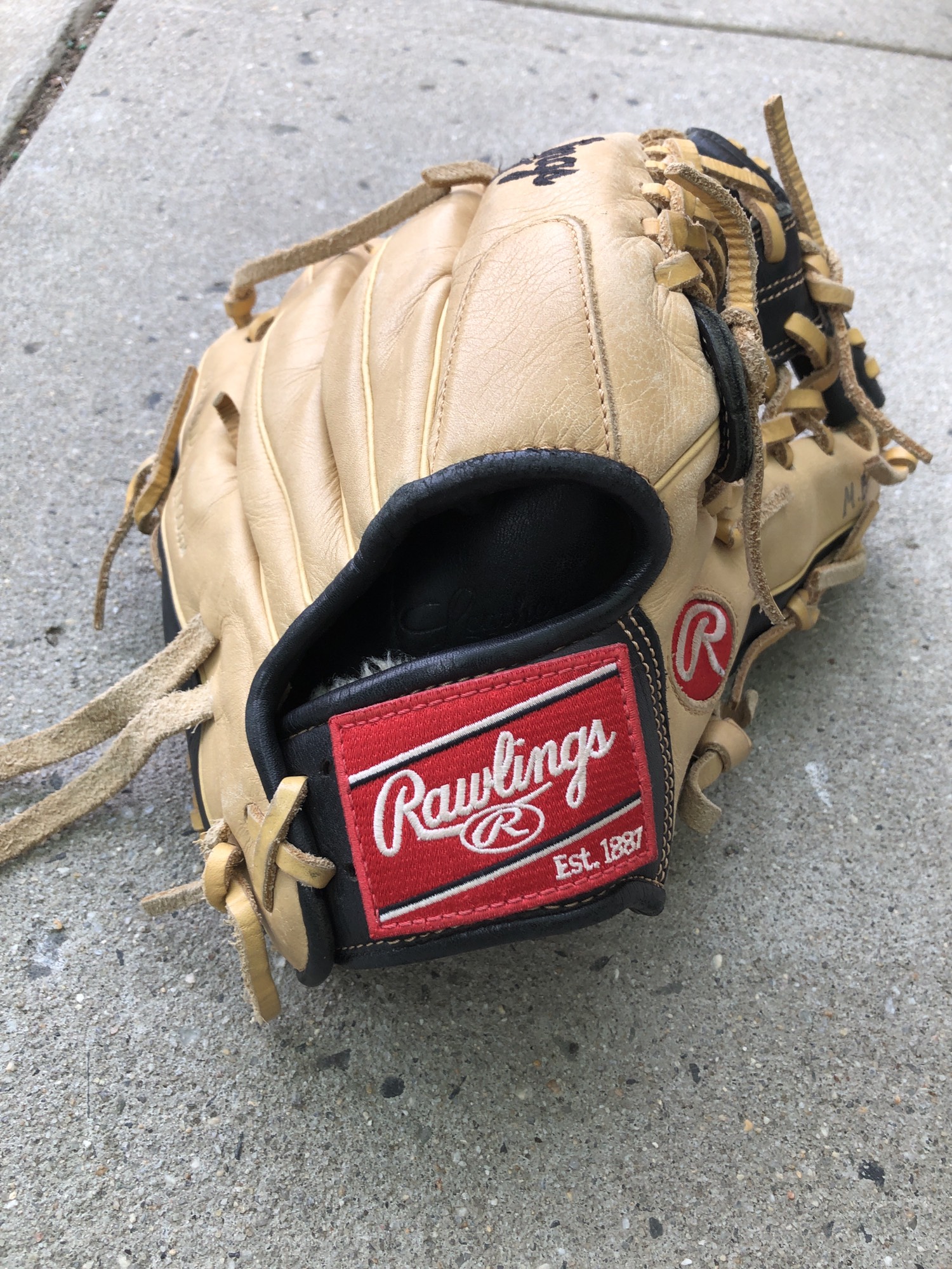 Used Rawlings Gold Glove Elite Right Hand Throw Baseball Glove 11.5" | SidelineSwap