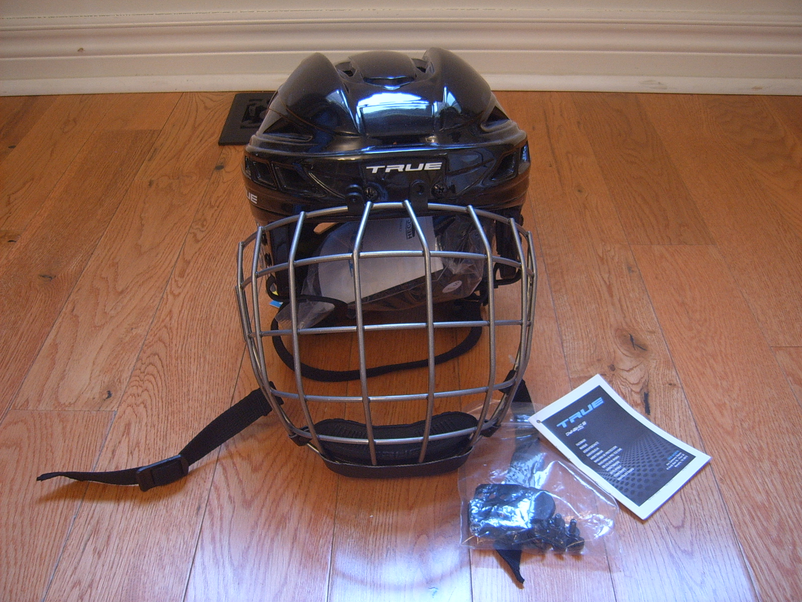 Hockey Helmet-New in Box True Dynamic 9 Pro Hockey Helmet sz S w ...