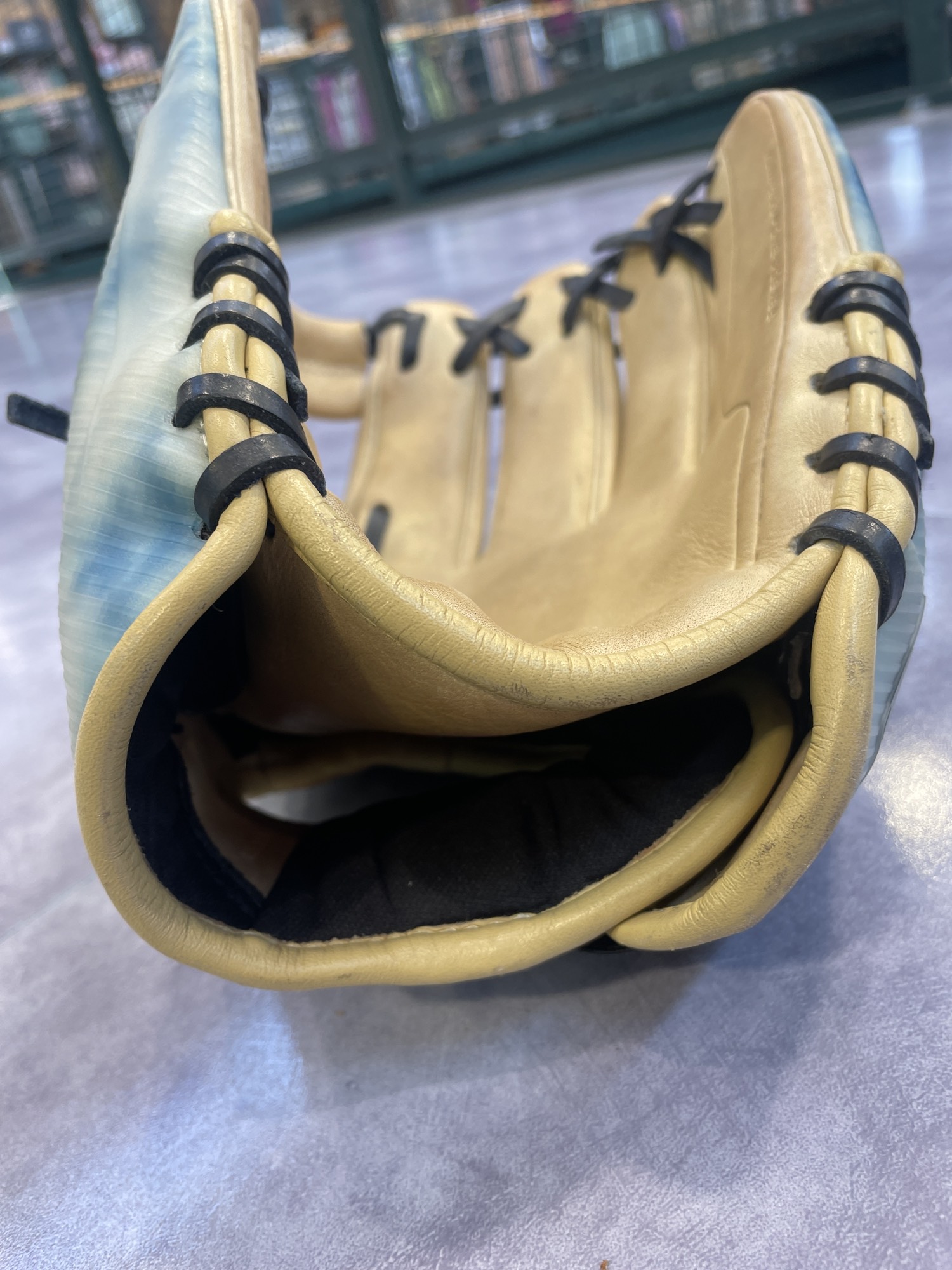 Used Rawlings REV1X "Clouds" LIMITED EDITION Right Hand Throw Infield Baseball Glove 11.5 ...