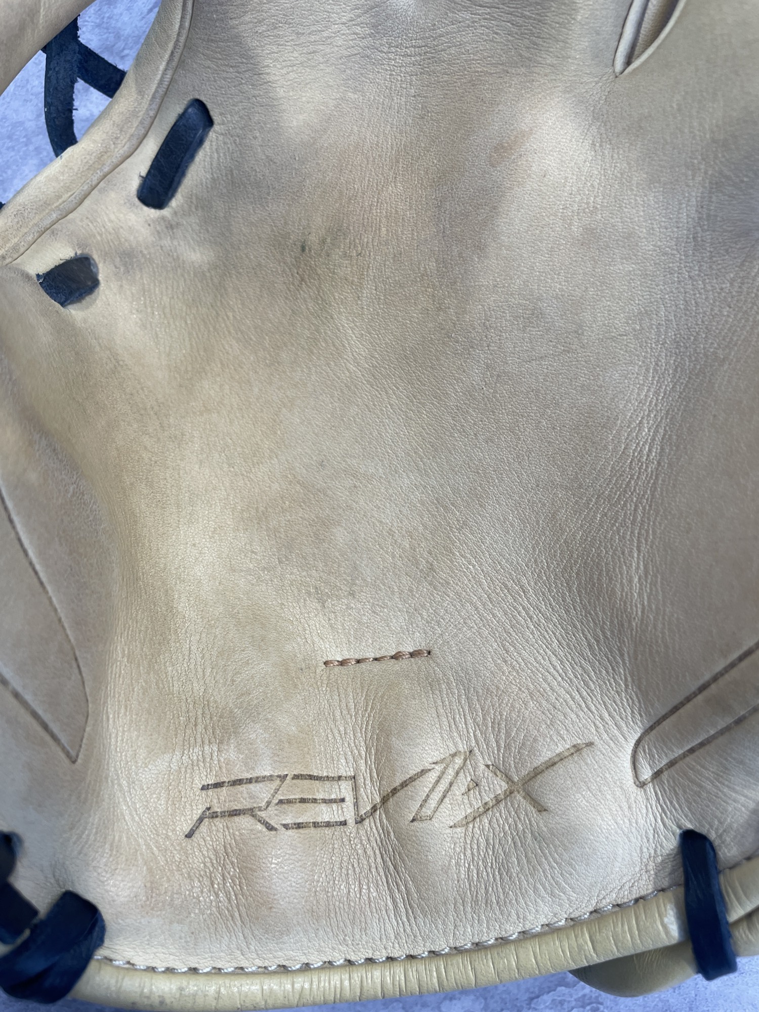 Used Rawlings REV1X "Clouds" LIMITED EDITION Right Hand Throw Infield Baseball Glove 11.5 ...