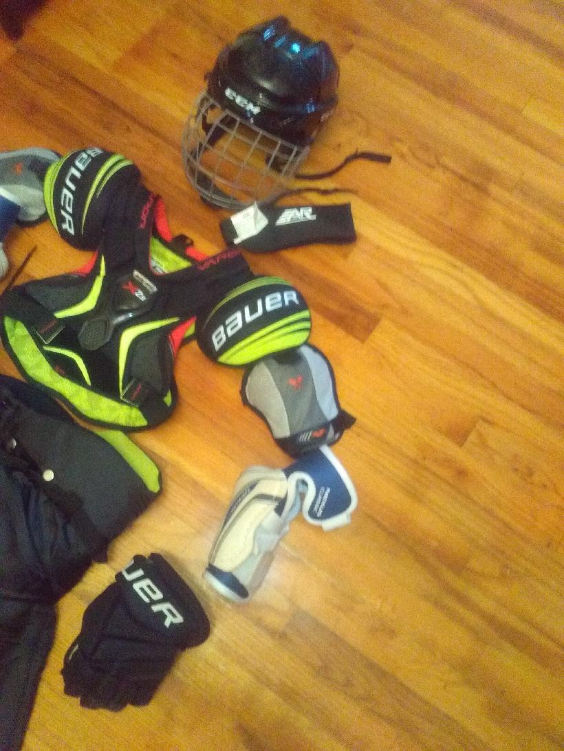 Head to Toe Starter Kit for 9-11 year old Squirt / Pee Wee | SidelineSwap