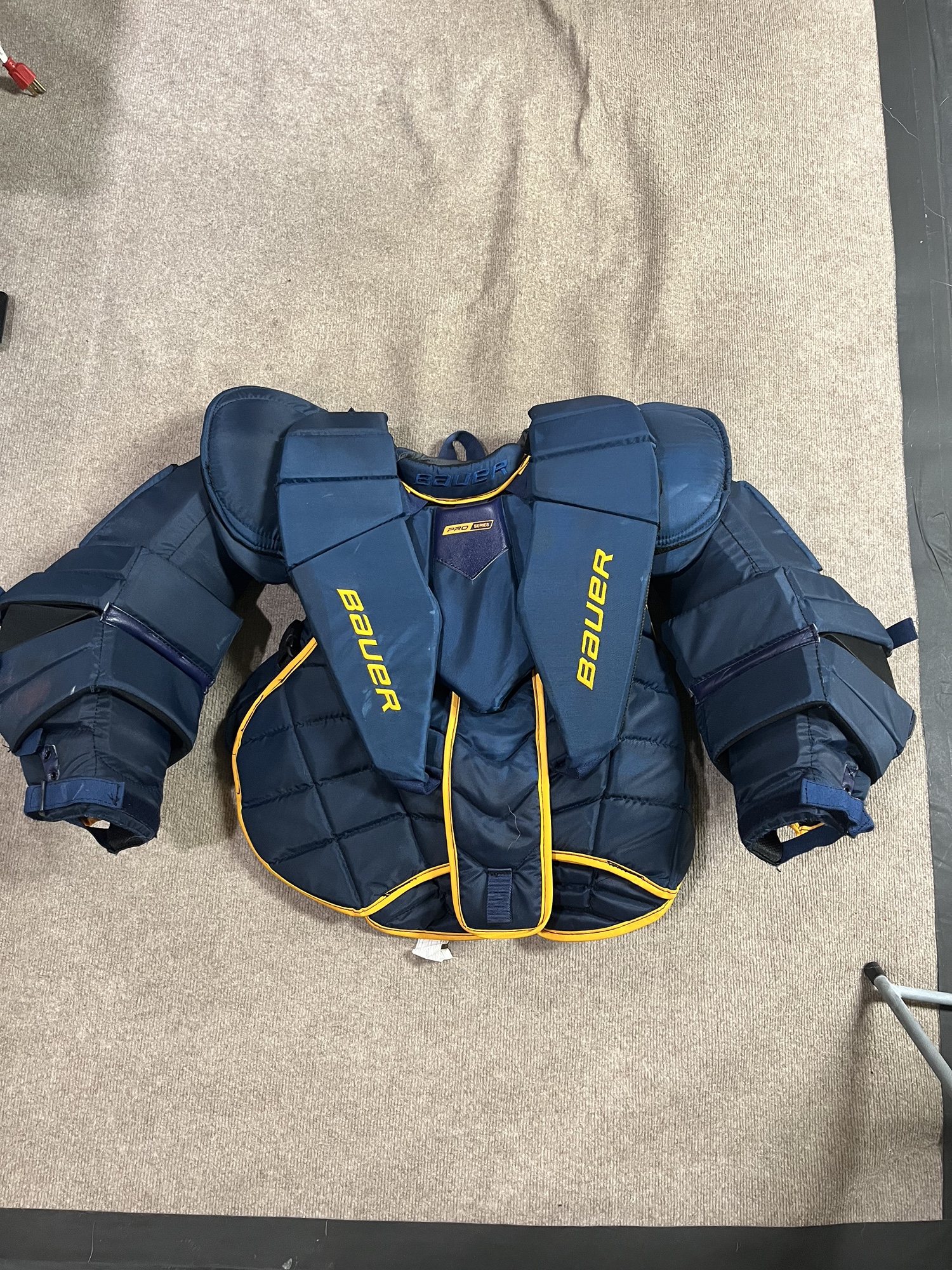 Used Large Bauer Pro Series Chest Protector Pro Return | SidelineSwap