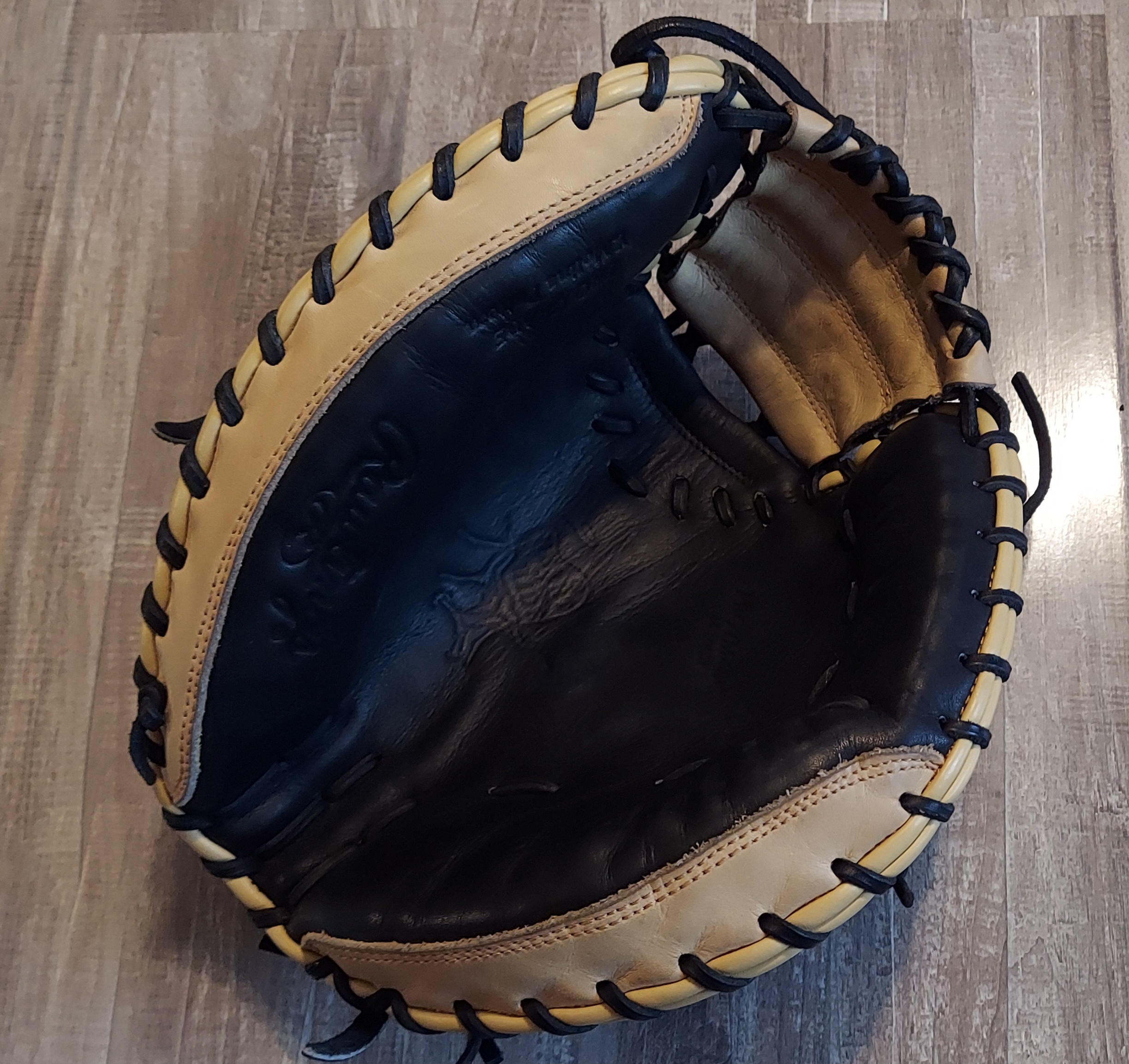 New Right Hand Throw Rawlings Heart of the hide Catcher's Glove 34" | SidelineSwap