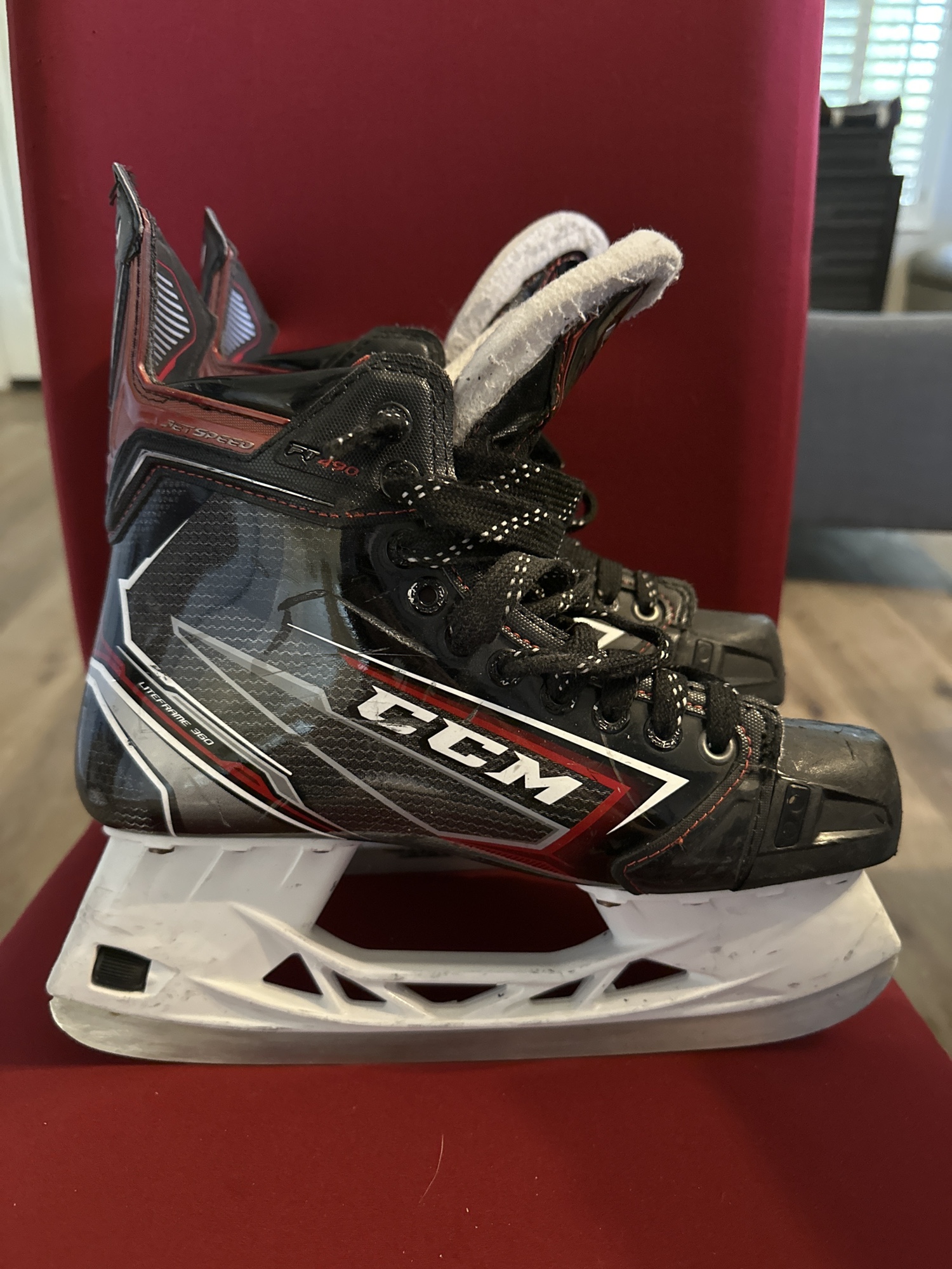Used CCM Regular Width Size 8 JetSpeed FT490 Hockey Skates | SidelineSwap