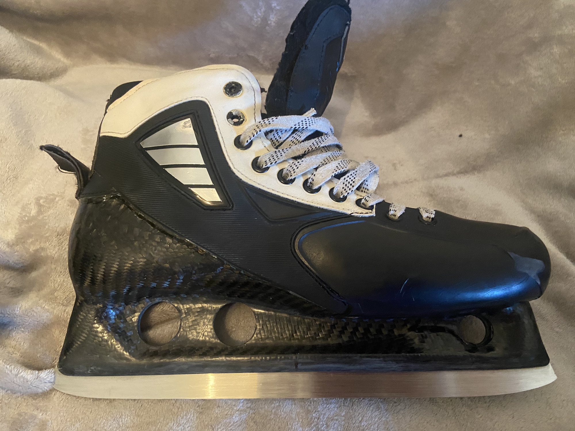 Size 10 True One Piece Goalie Skates Pro Stock | SidelineSwap