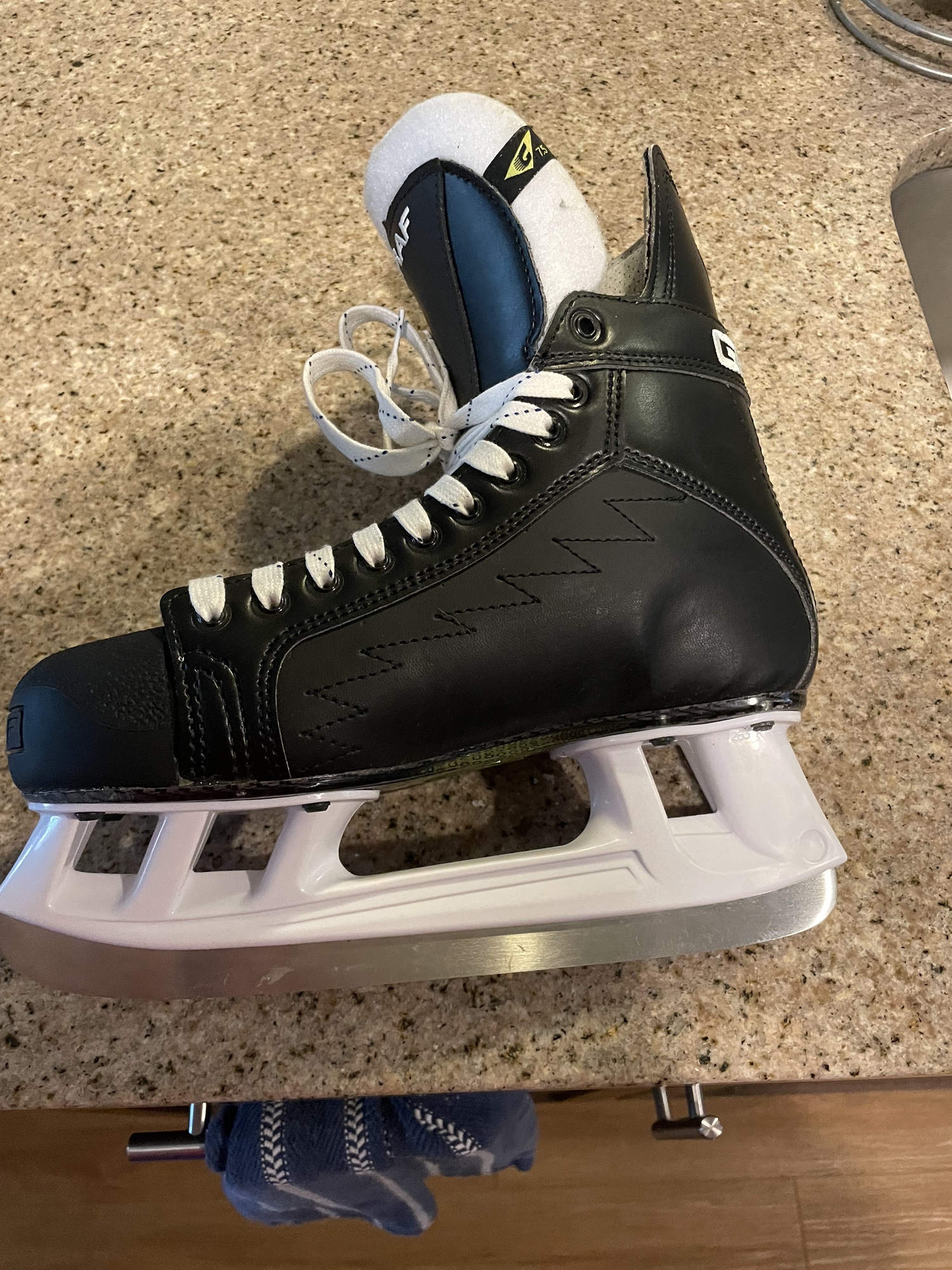 New Graf Regular Width Size 7.5 Supra 703 Hockey Skates | SidelineSwap