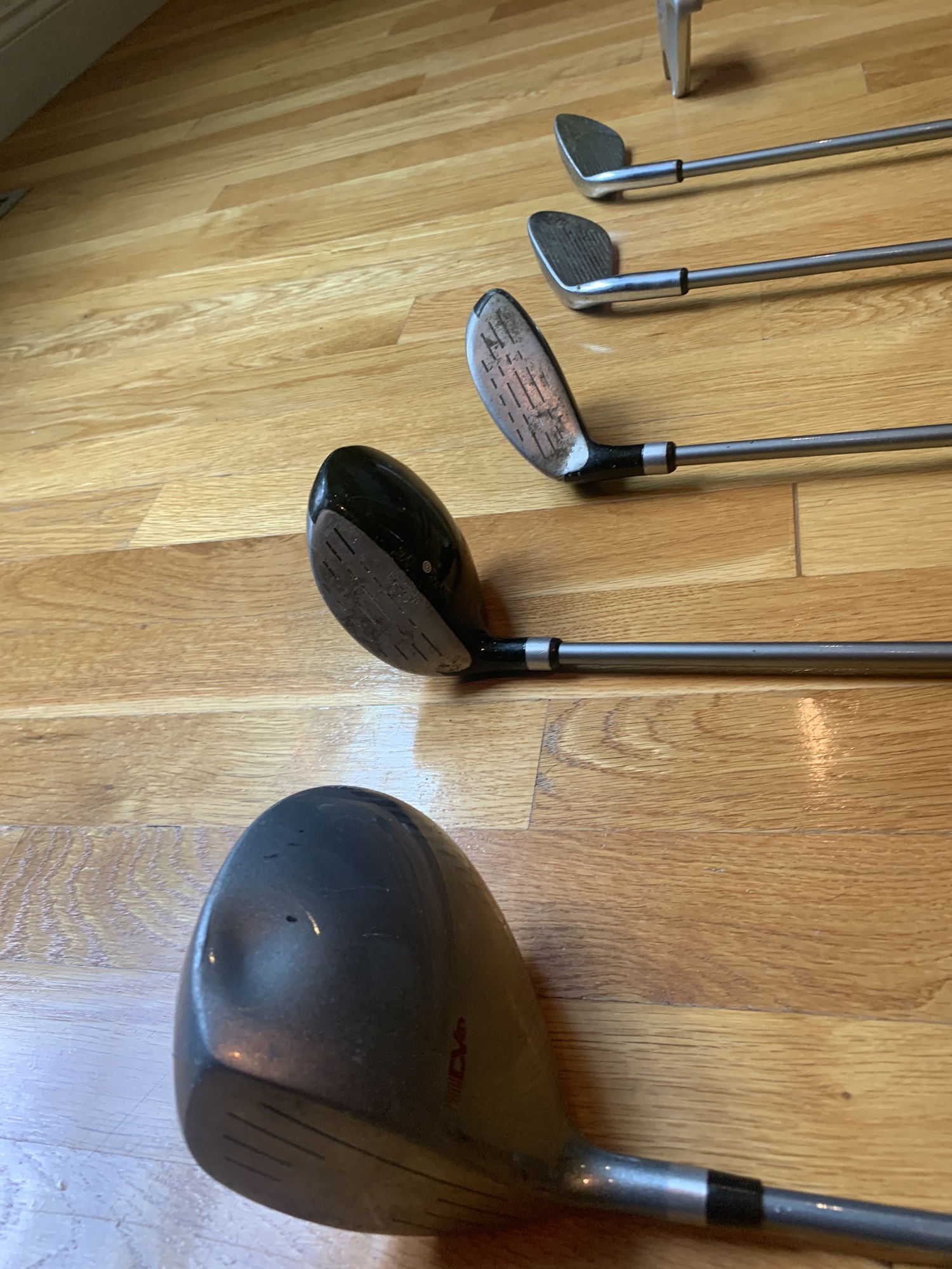 Youth golf clubs with bag | SidelineSwap
