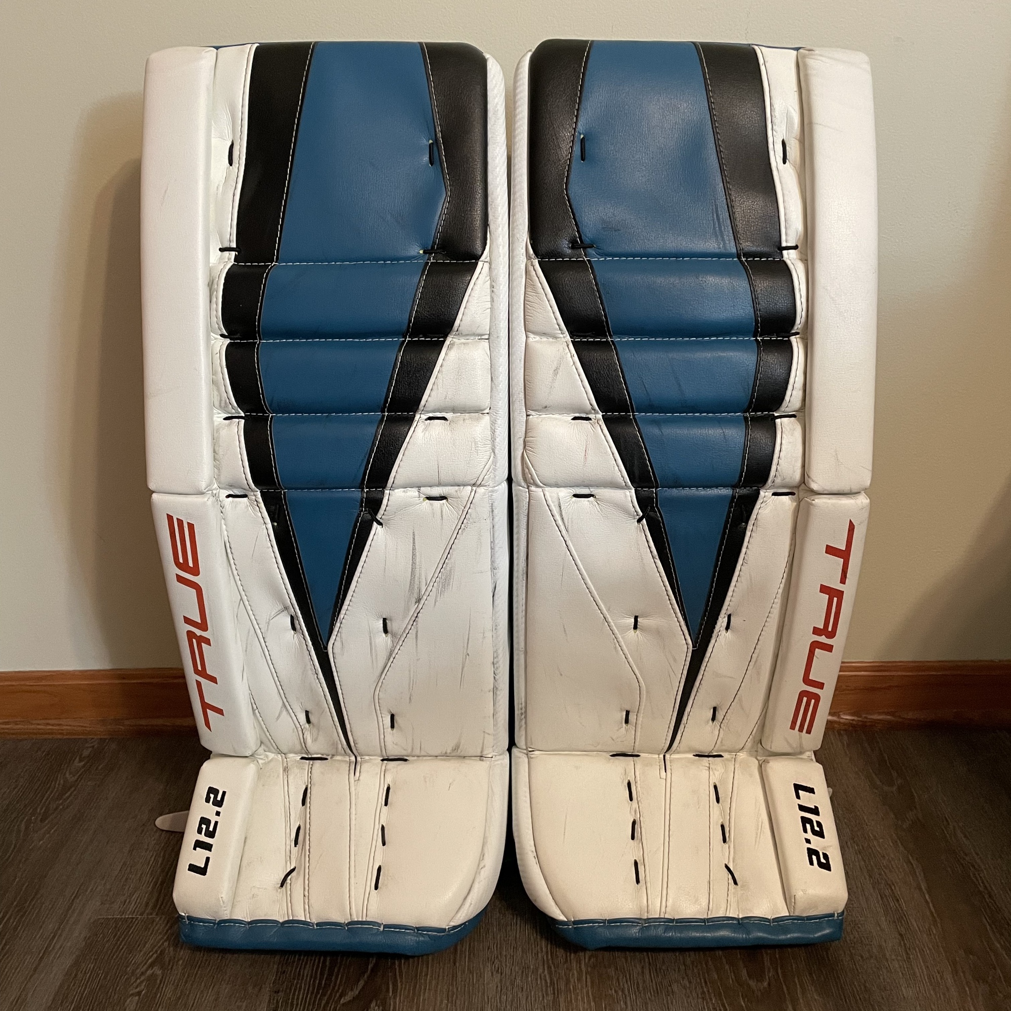 Pro Stock True L12.2 Goalie Pads / Glove / Blocker Set 33" | SidelineSwap