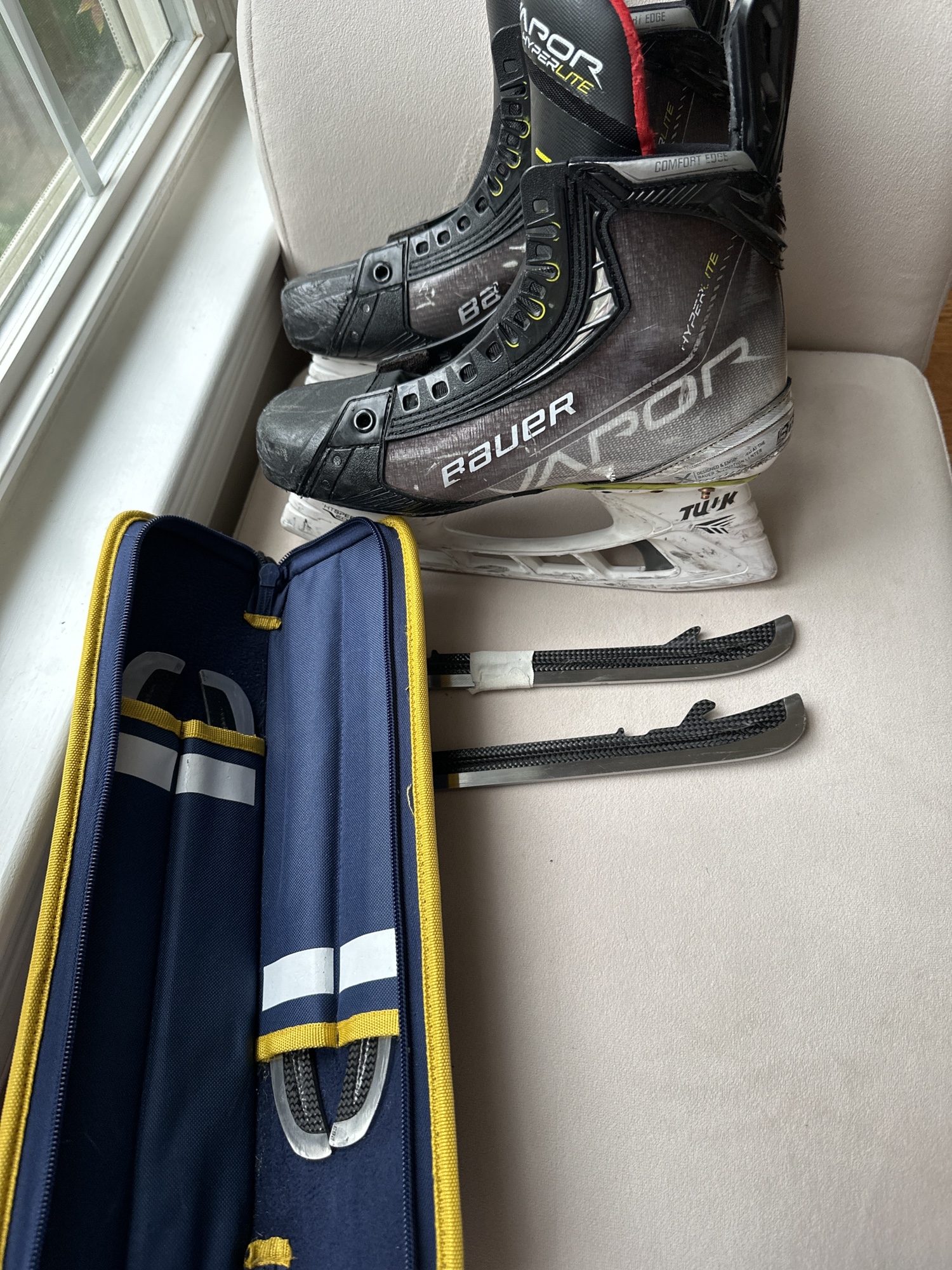 Used Bauer Fit 2 Size 7 Vapor Hyperlite Hockey Skates | SidelineSwap