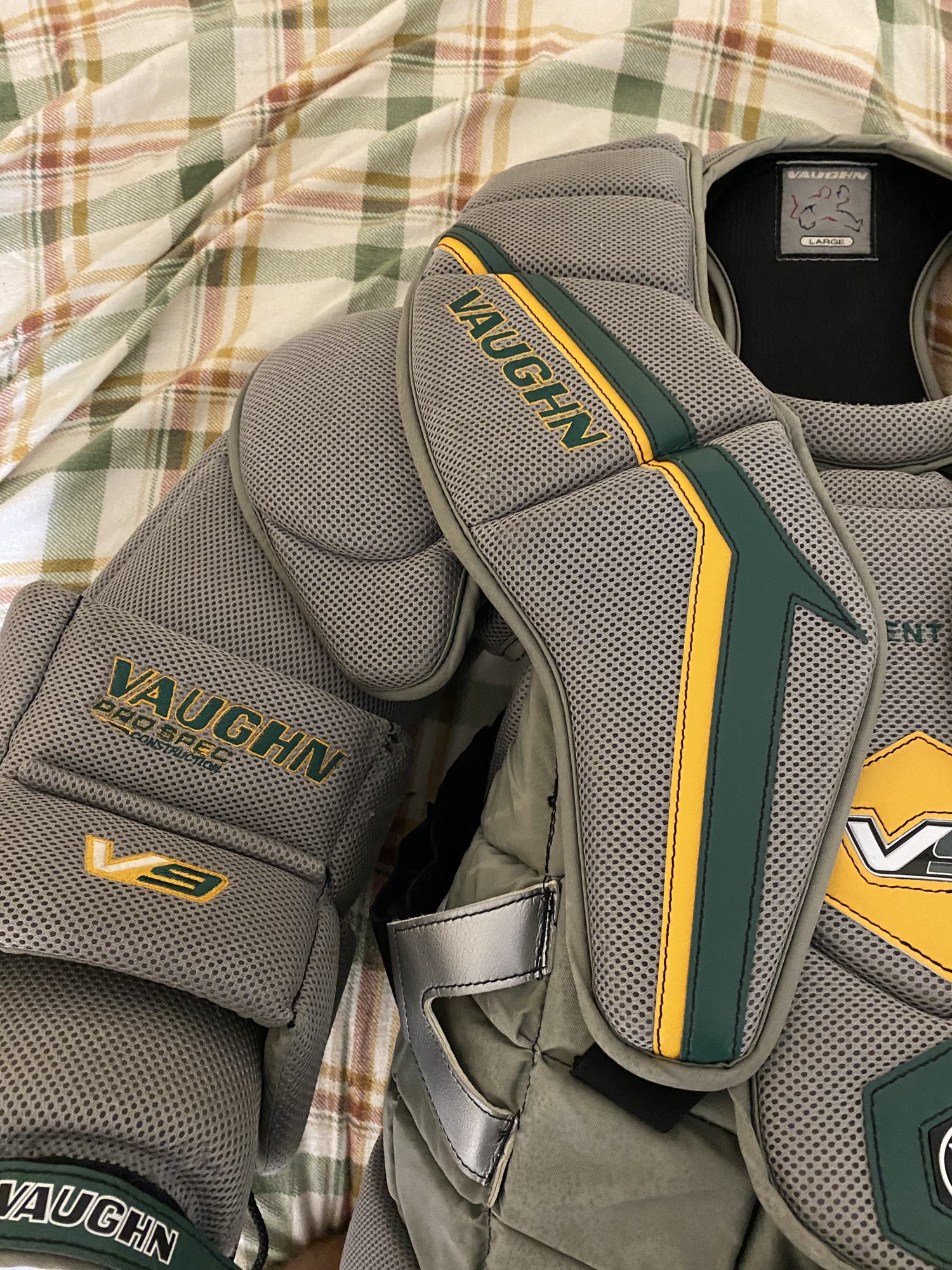 Large Vaughn Velocity V9 Goalie Chest Protector | SidelineSwap