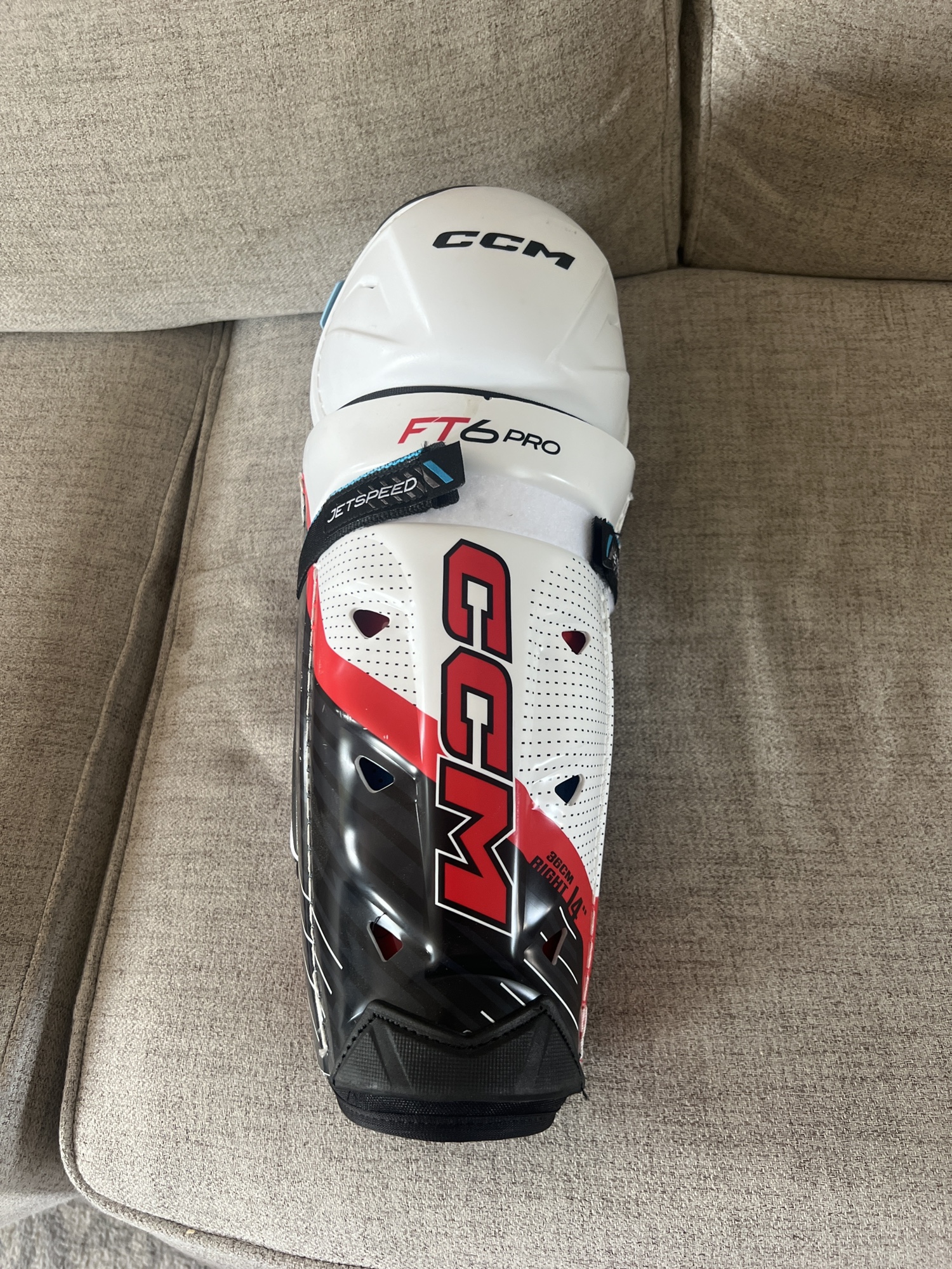 Ccm ft6 pro shin guards | SidelineSwap