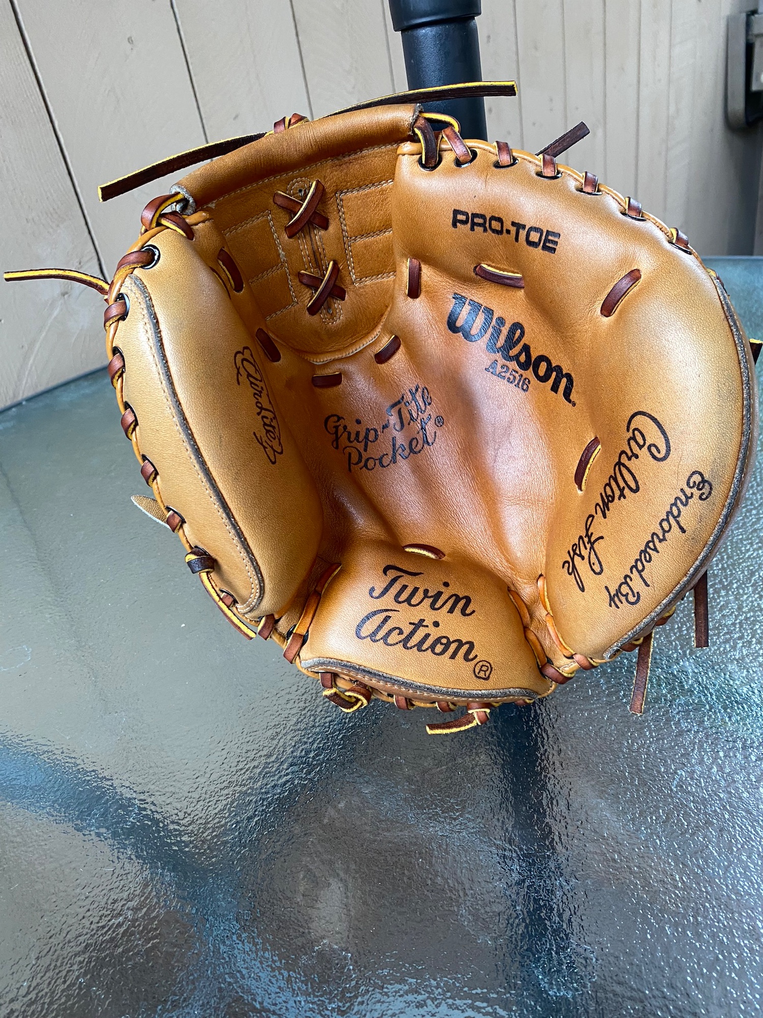 Wilson Vintage A2516 Catcher’s Mitt Carlton Fisk Model | SidelineSwap
