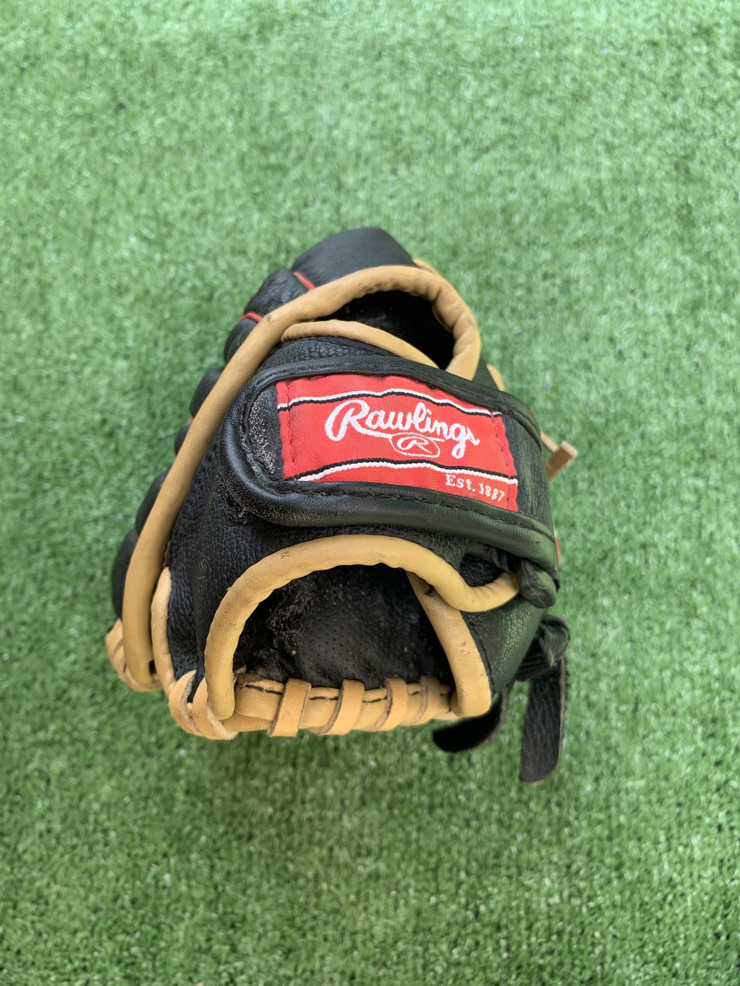 Used Rawlings Highlight Series Right-Hand Throw Outfield Baseball Glove (10.5") | SidelineSwap