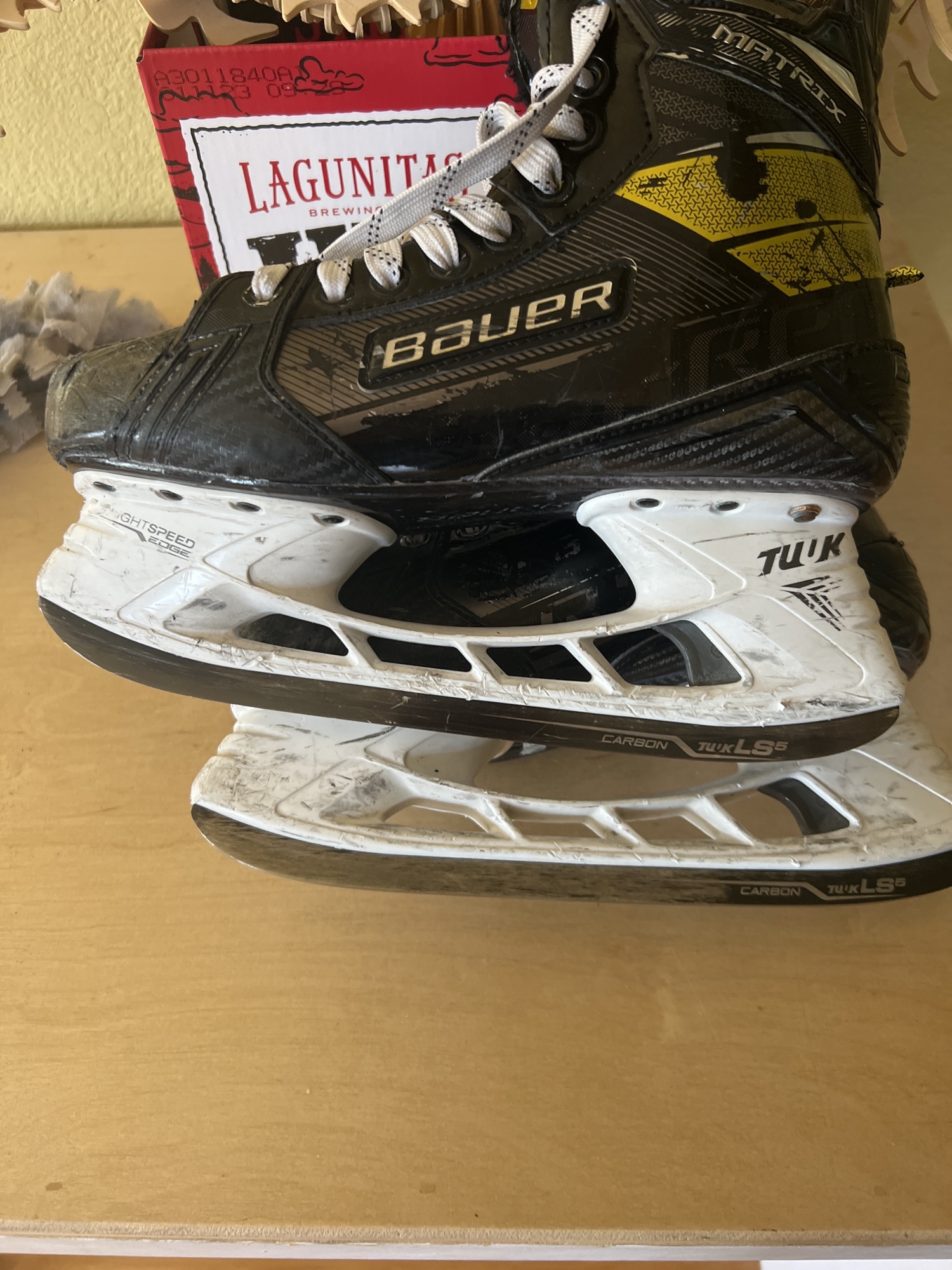 Used Bauer Wide Width Size 7 Supreme matrix Hockey Skates | SidelineSwap