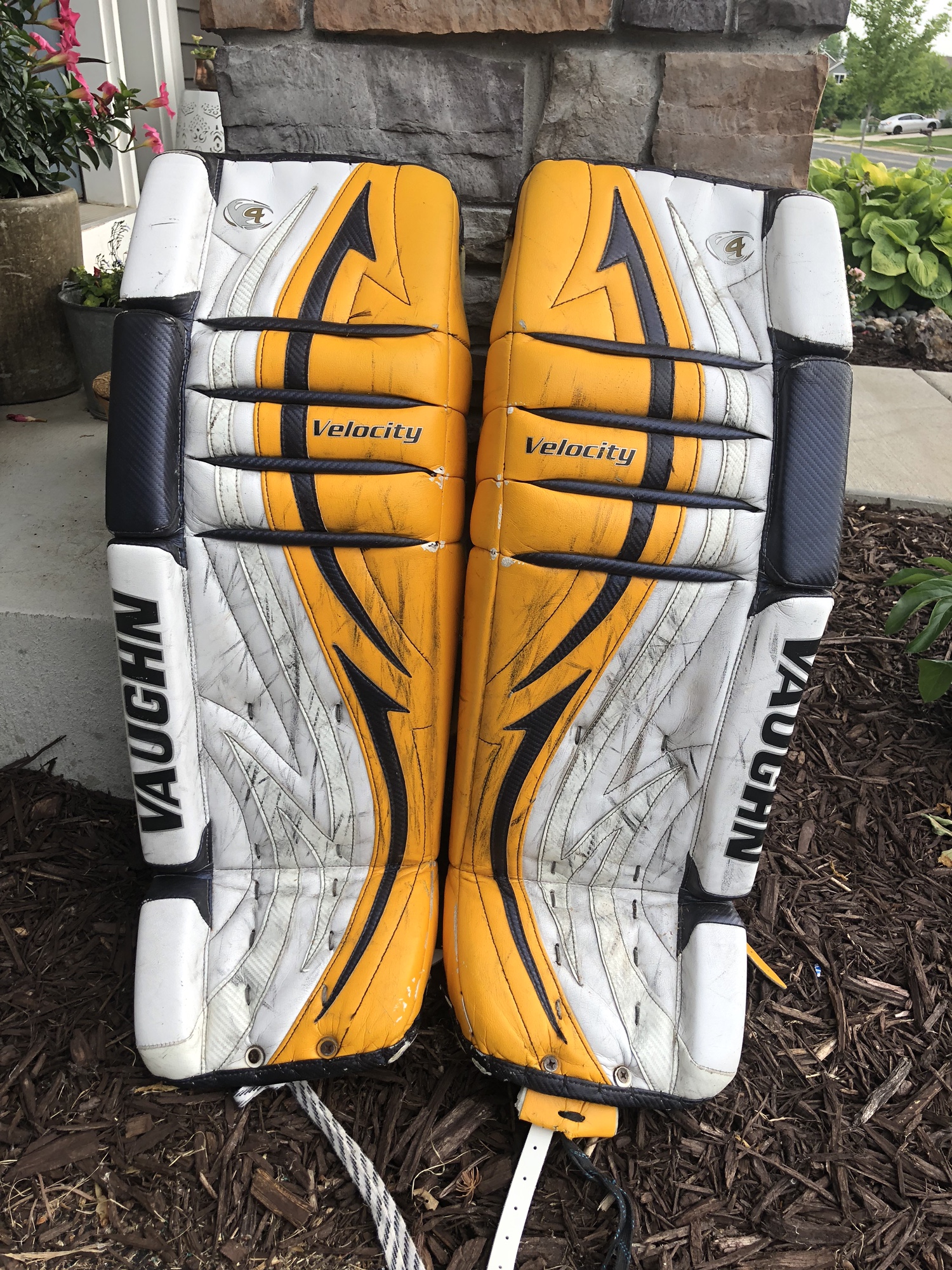 34+1” Vaughn Velocity V4 Goalie Leg Pads | SidelineSwap