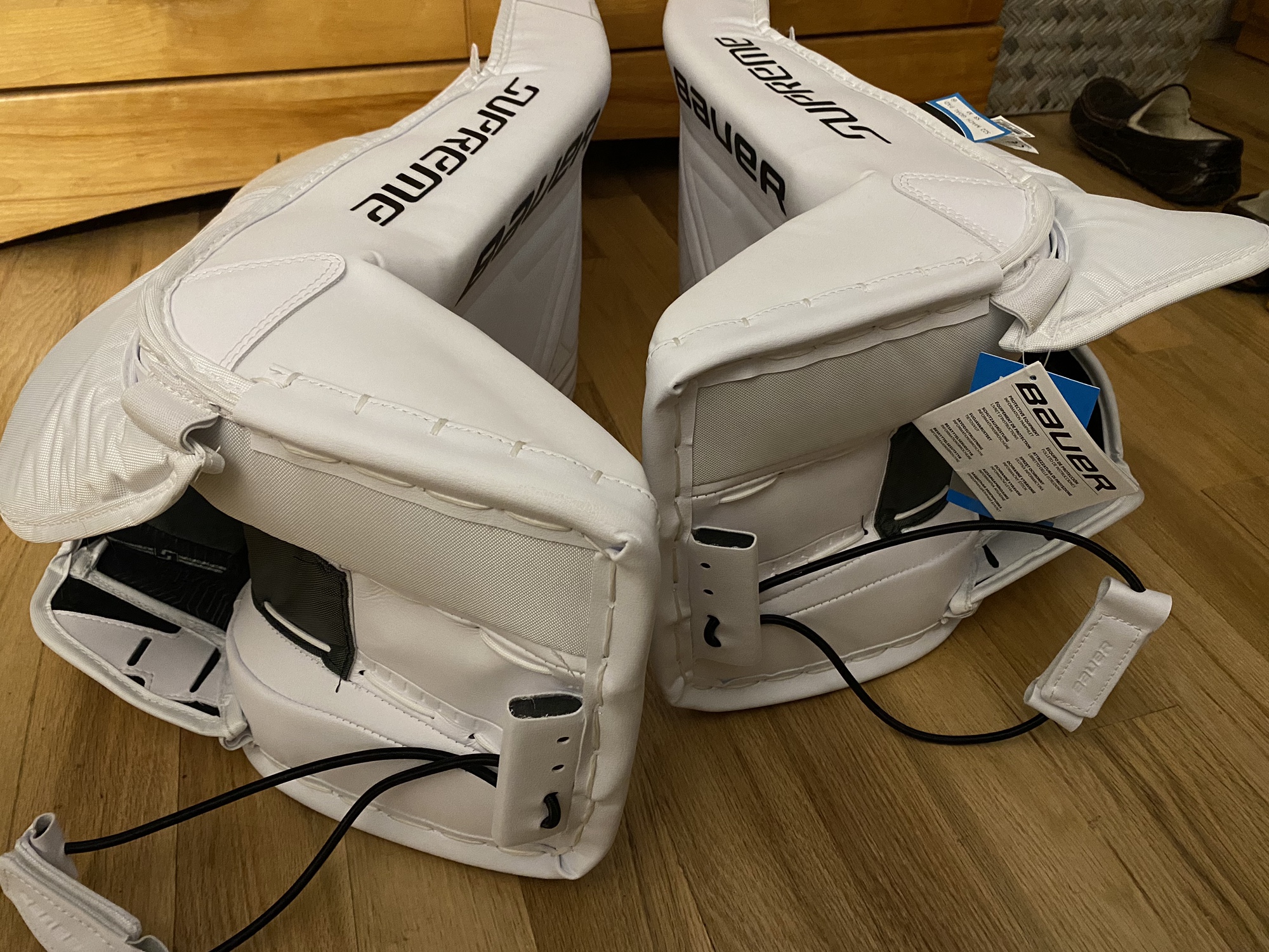 New white Bauer Mach pads 34+1 sr medium | SidelineSwap