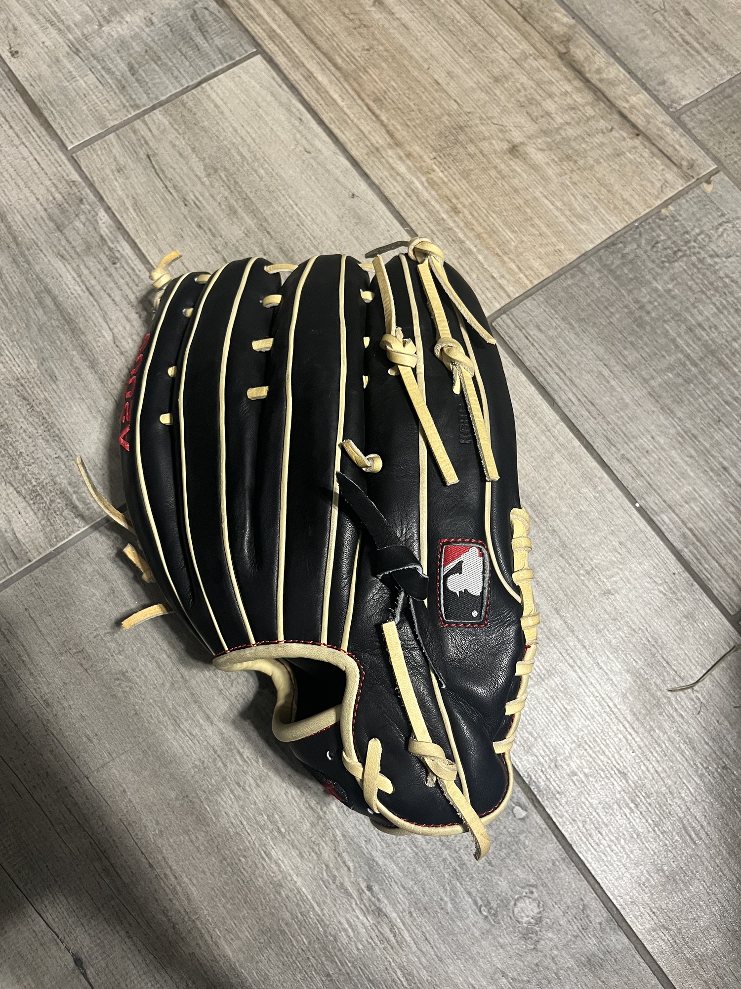 Wilson 12.75'' OT6 A2000 Series Glove | SidelineSwap