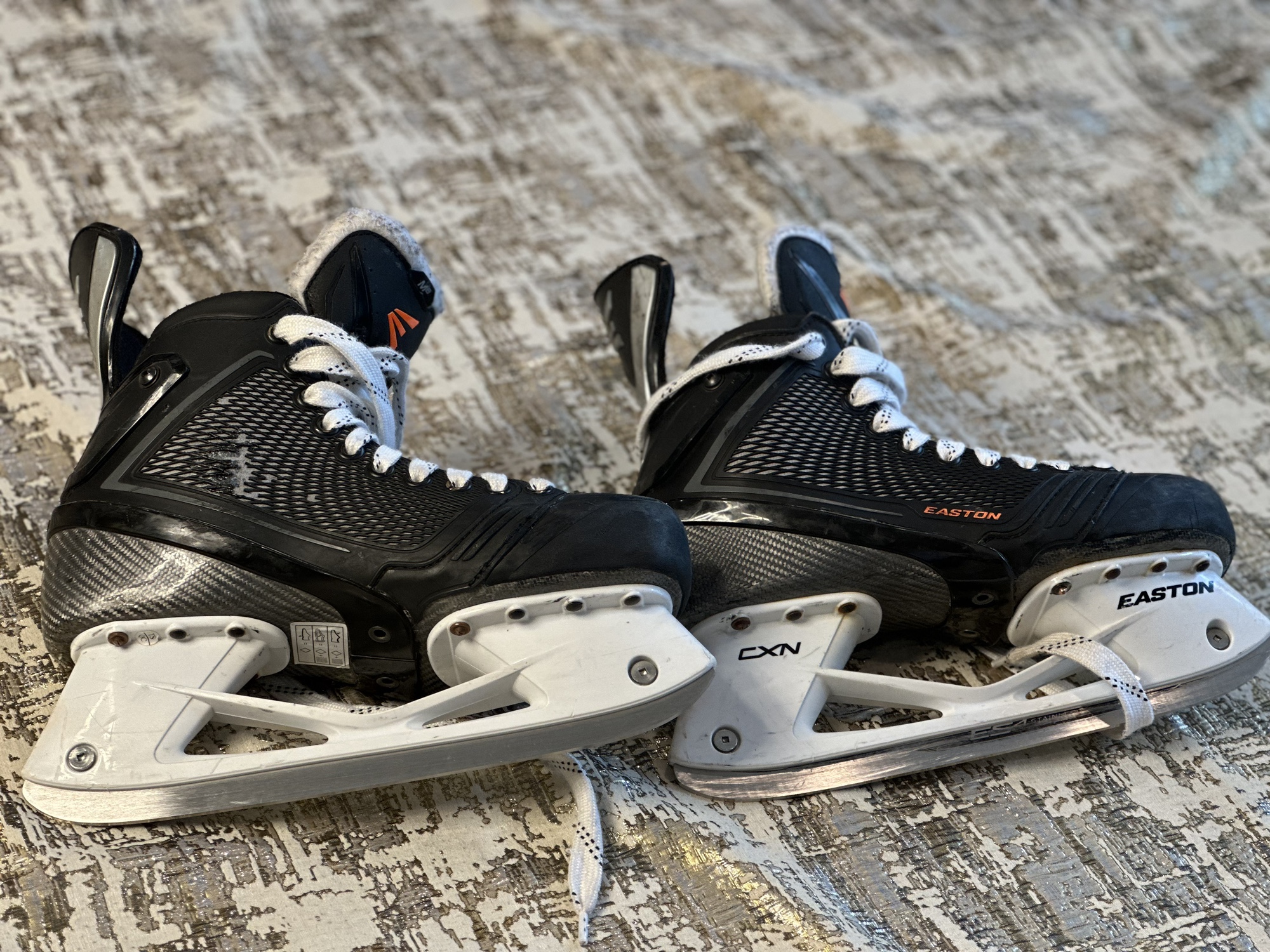 Used Easton Extra Wide Width Size 8.5 Mako M8 Hockey Skates | SidelineSwap