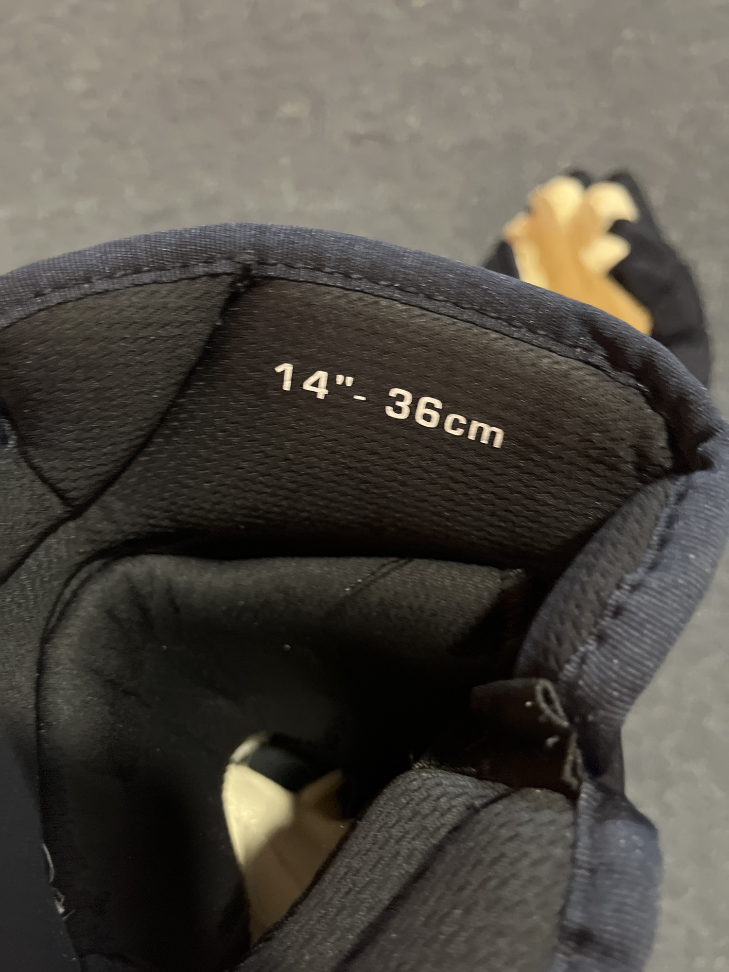 New Navy (WC) Bauer Vapor Hyperlite Pro Stock Gloves Colorado Avalanche ...