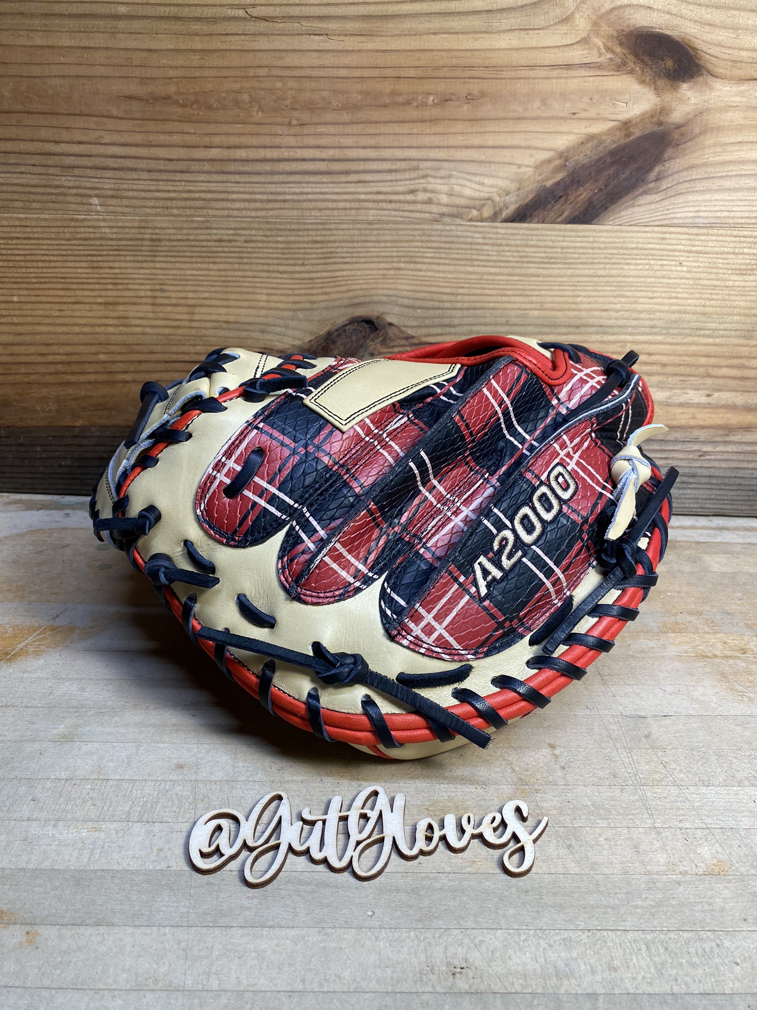New 2023 Omaha College World Series Plaid 33.5" A2000 Baseball Glove ...