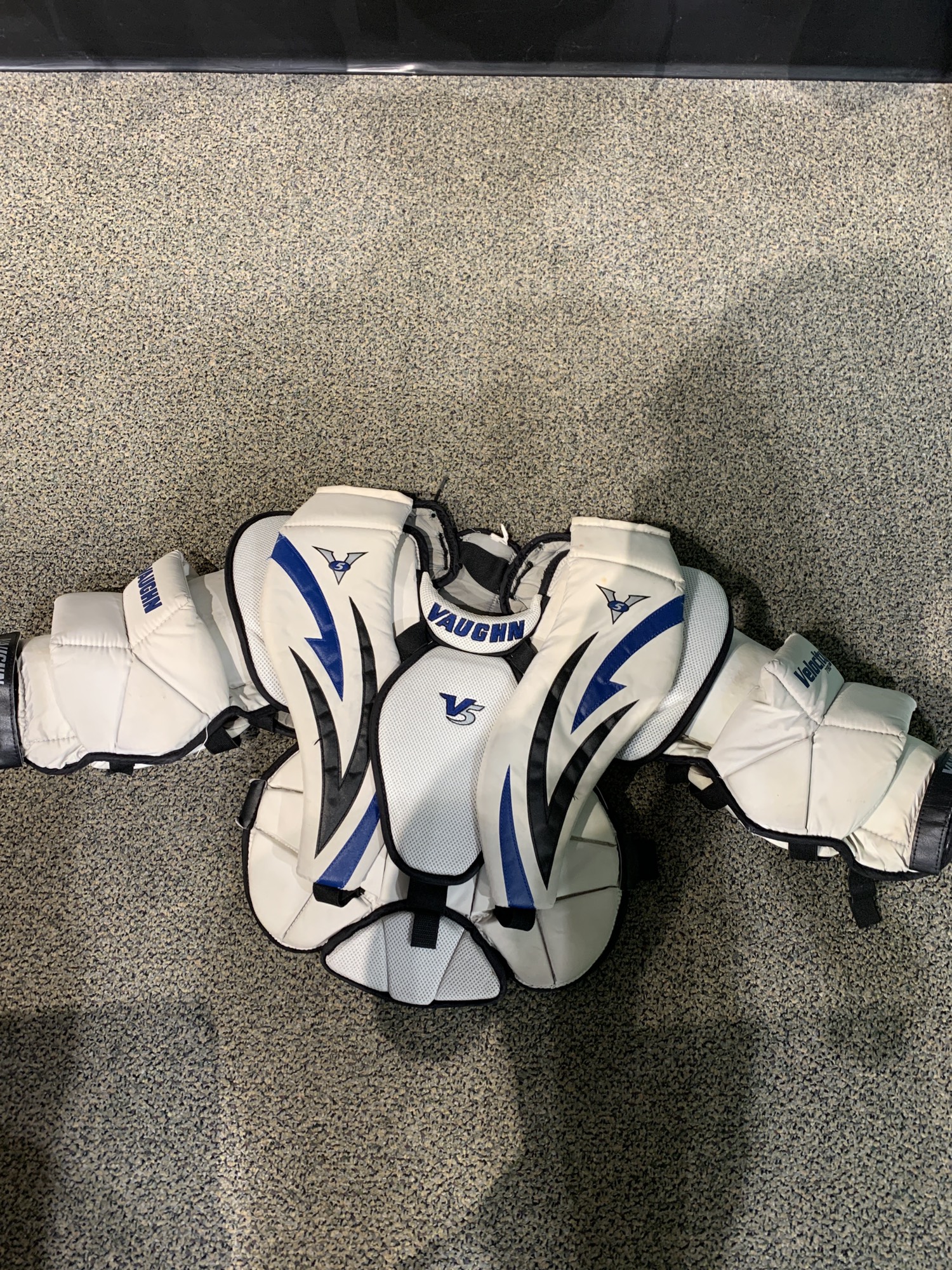Used Large Vaughn Velocity V5 Goalie Chest Protector | SidelineSwap