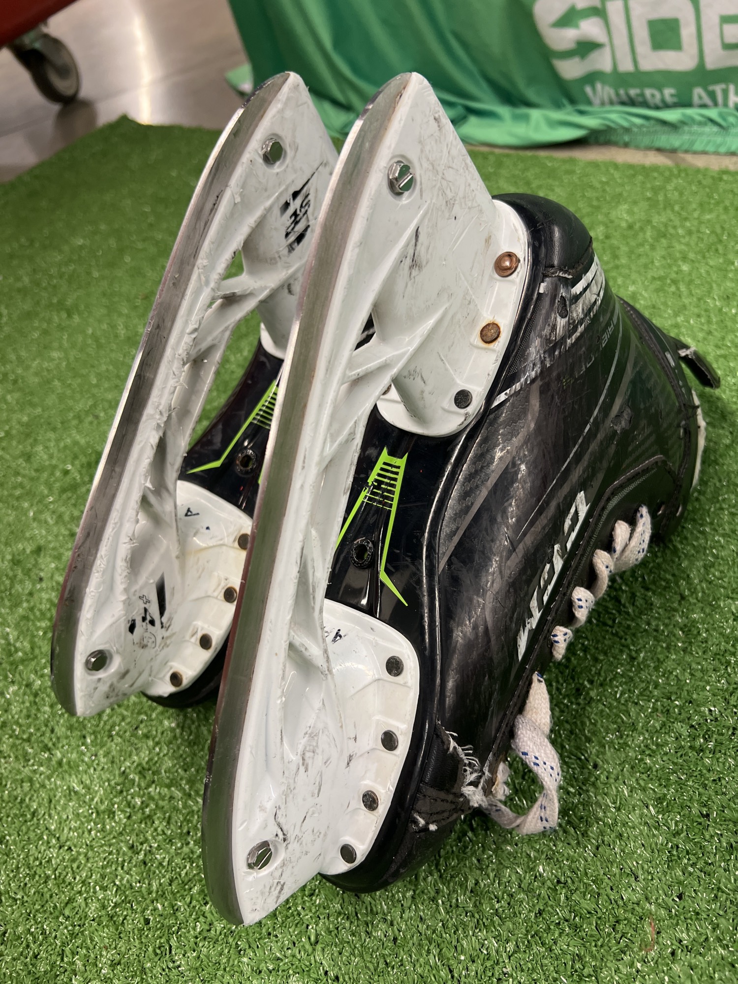 Senior Used CCM RibCor 64K Hockey Skates D&R (Regular) 6.5 | SidelineSwap