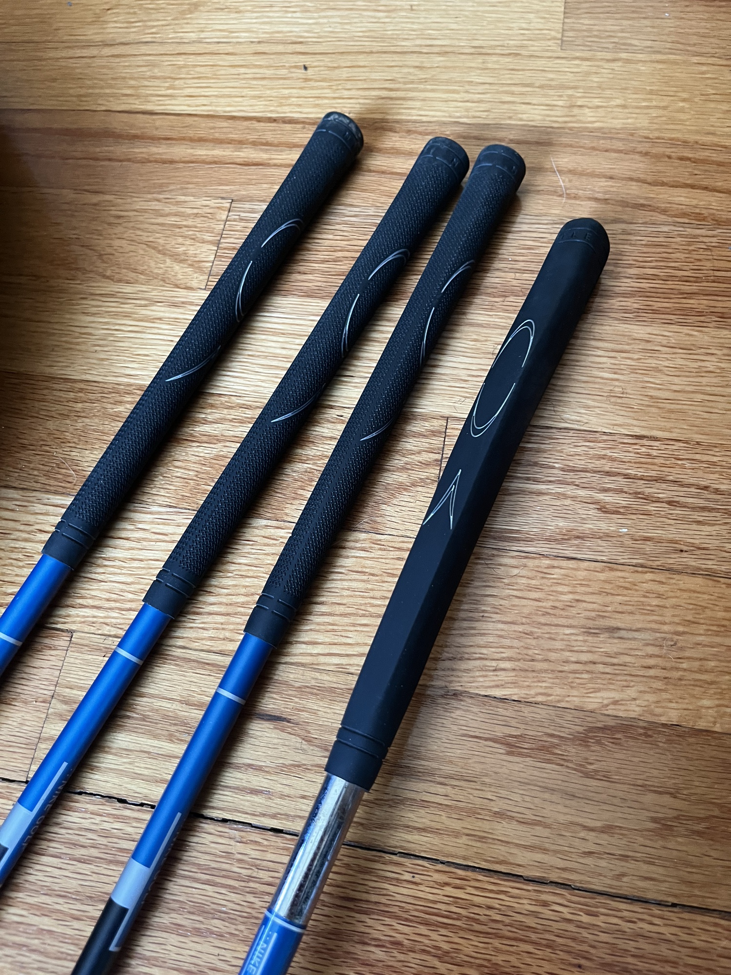 Nike Junior Golf Set. Driver, Mid, Pitch, Putter W/ Stand Bag ...