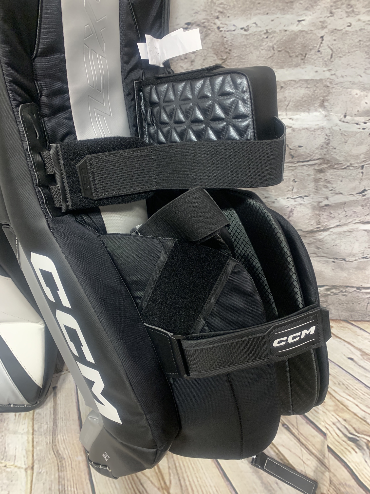 New 32" Intermediate CCM Extreme Flex 6.9 Goalie Full Set | SidelineSwap