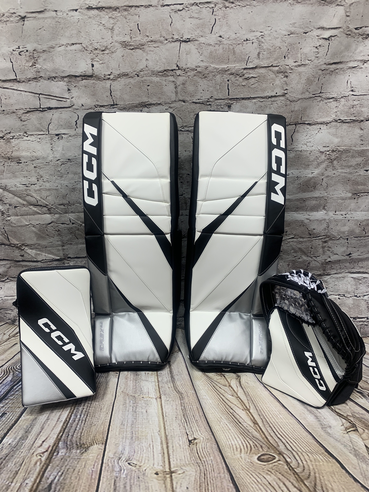 New 32" Intermediate CCM Extreme Flex 6.9 Goalie Full Set | SidelineSwap