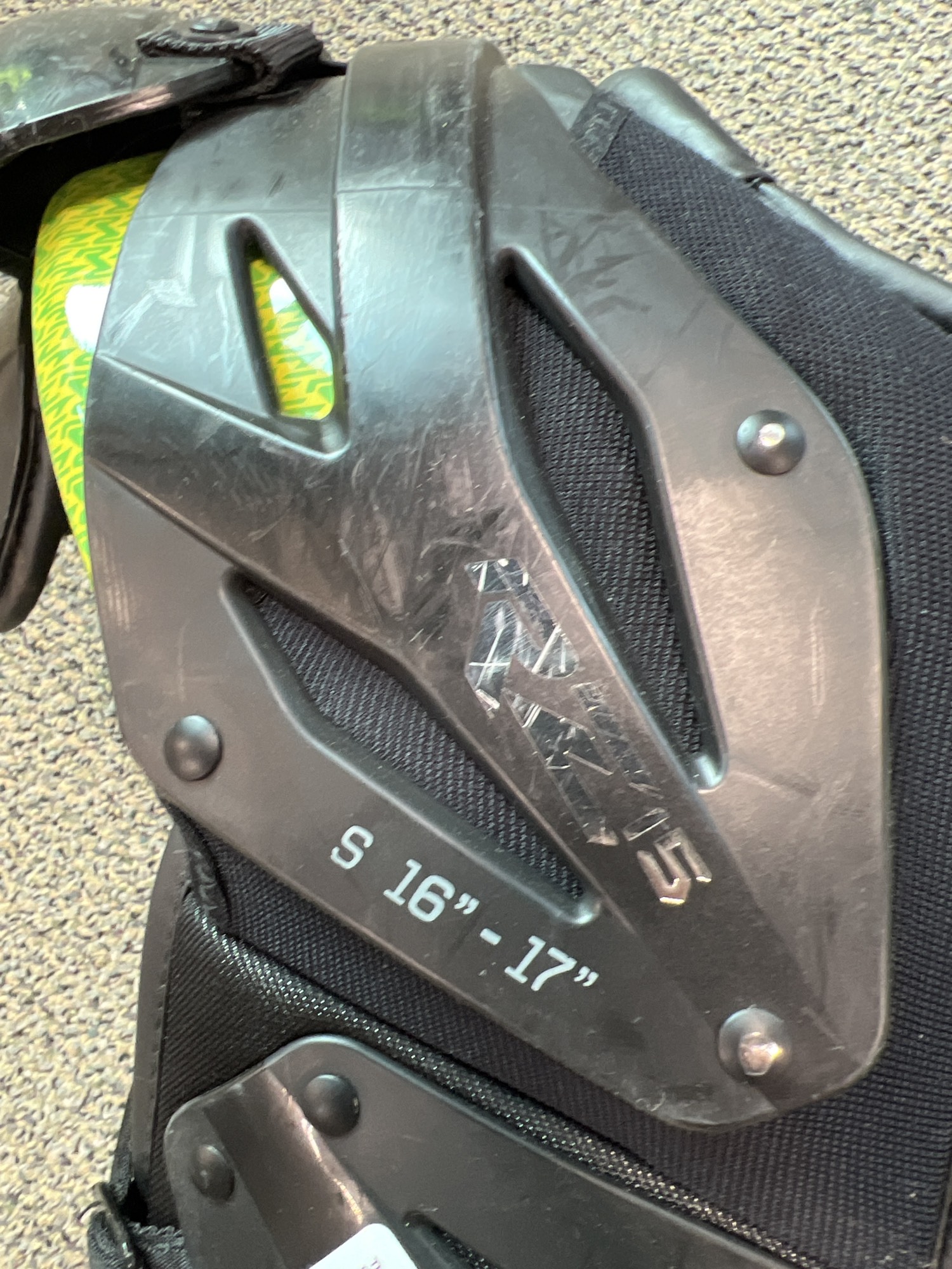 Used Razor RZ15 Small Shoulder Pads | SidelineSwap