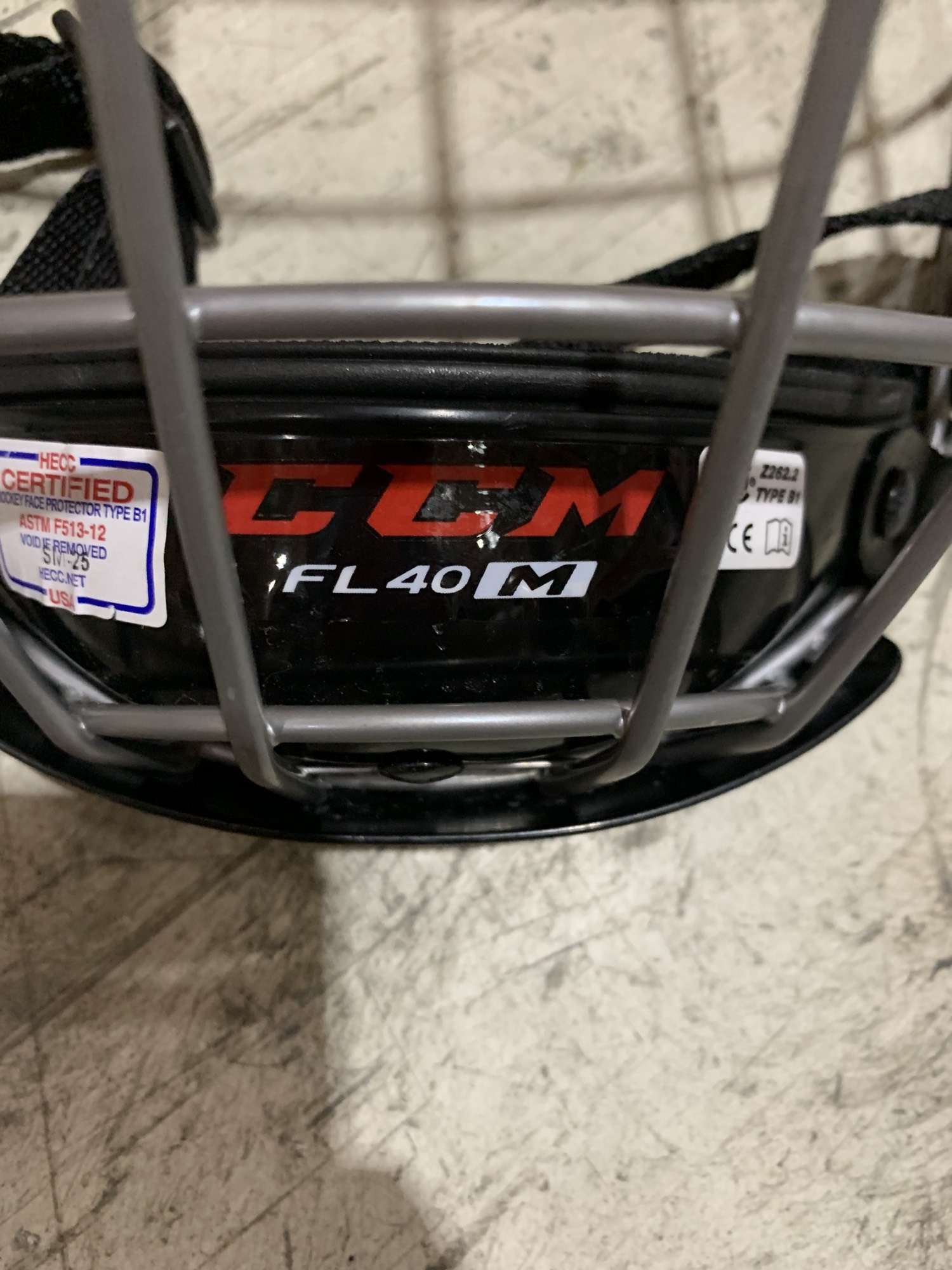 Used Medium CCM FL40 Full Cage | SidelineSwap