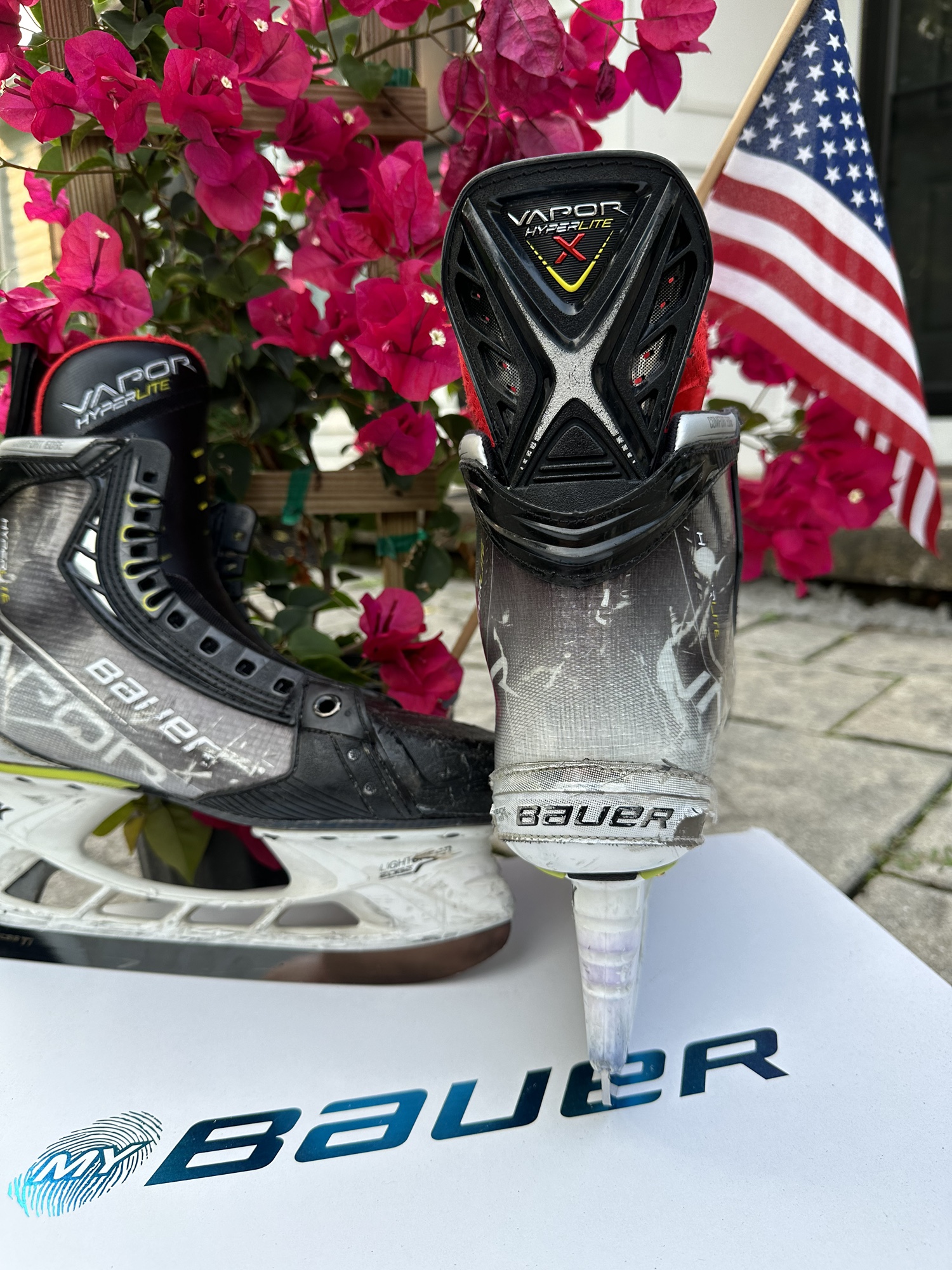 Bauer Vapor Hyperlite Size 8.5 Hockey Skates *WITH Pulse Ti Blades ...