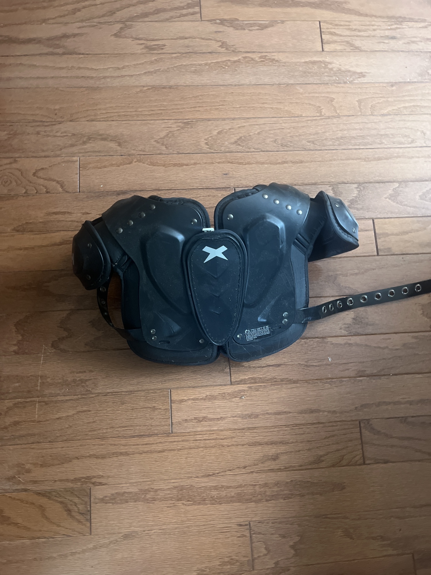 Youth Medium Xenith Fly Shoulder Pads | SidelineSwap