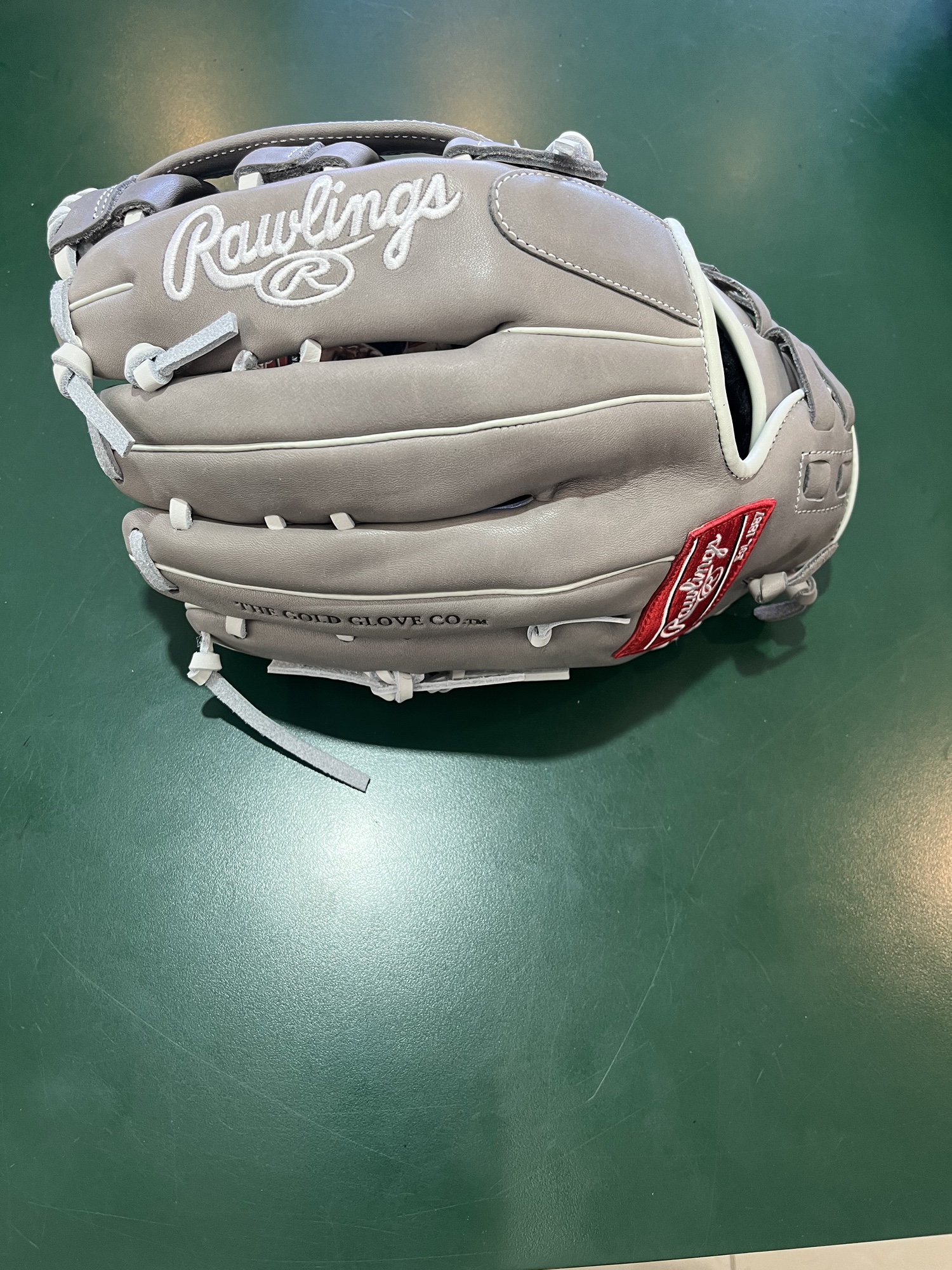 New Rawlings R9 Right Hand Throw 13” Fastpitch Glove | SidelineSwap