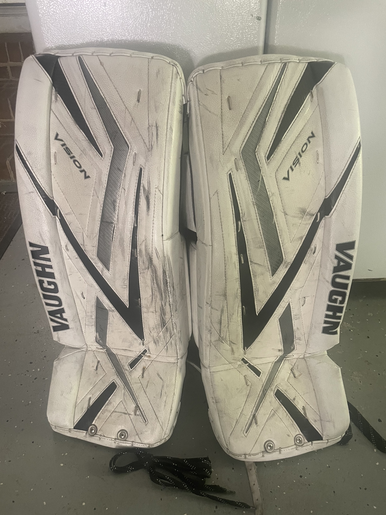 27”+1” Vaughn Vision Leg Pads | SidelineSwap