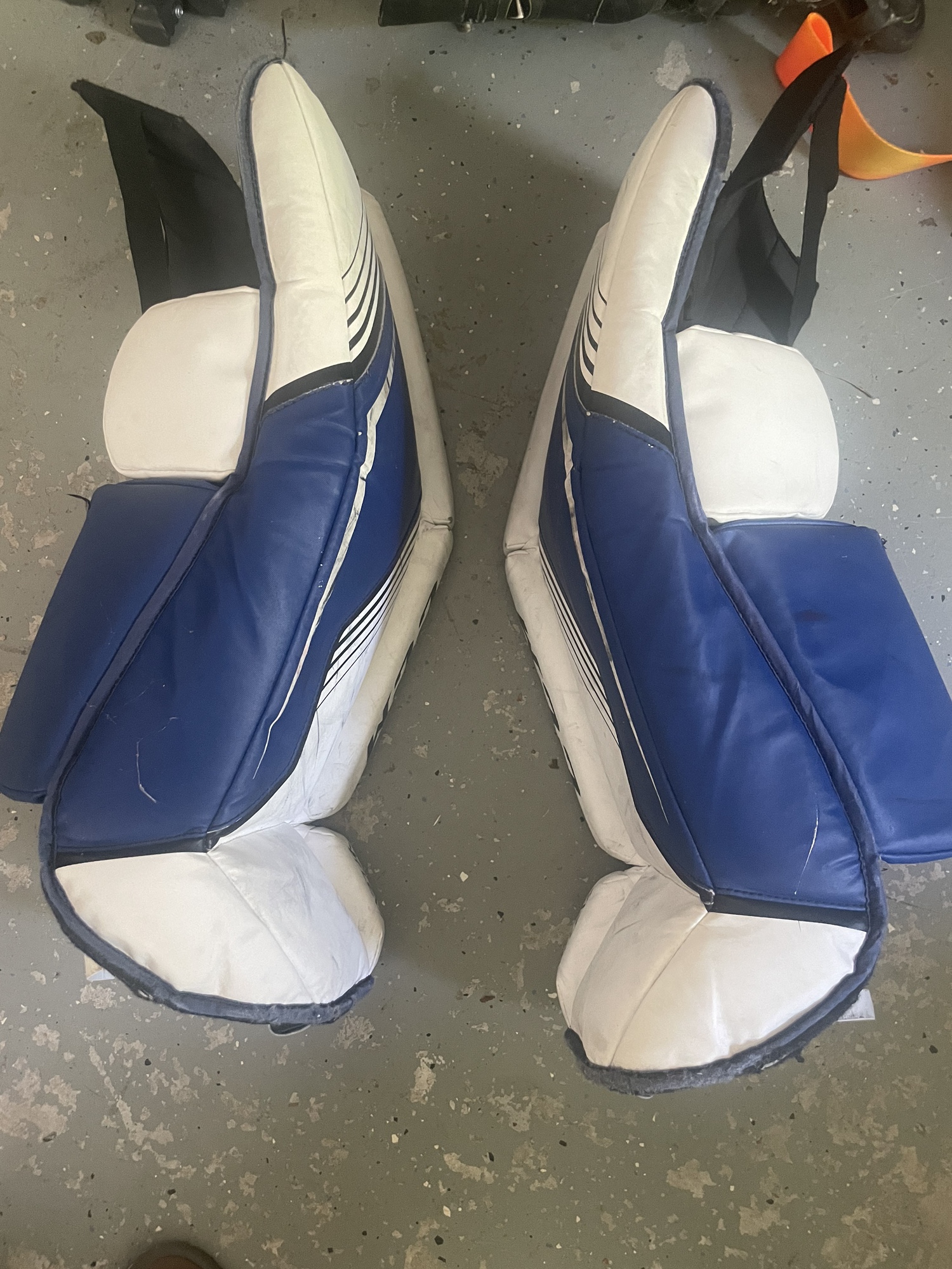 CCM 26” Yt Flex II Speed Skin leg pads | SidelineSwap