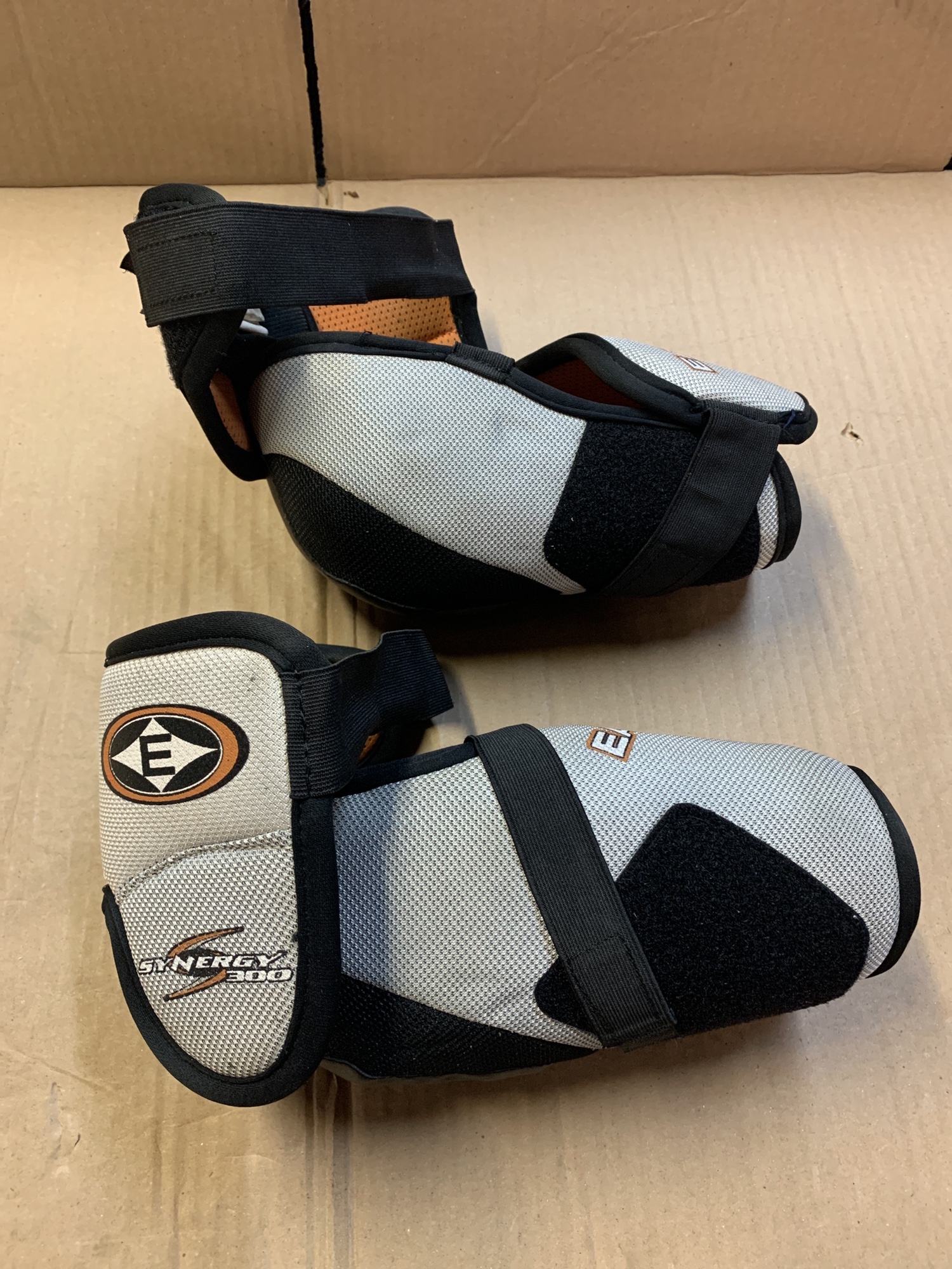 Easton elbow pads large | SidelineSwap