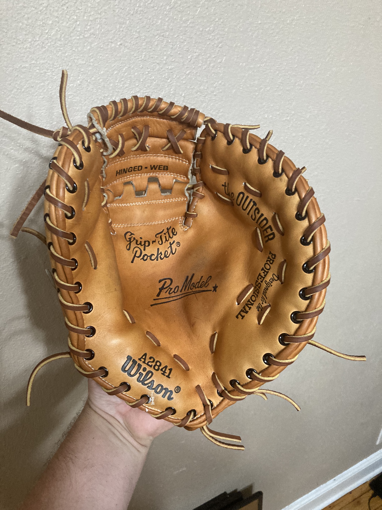 Relaced/reconditioned Wilson A2841 “The Outsider” 1st base Mitt-12’ RHT ...