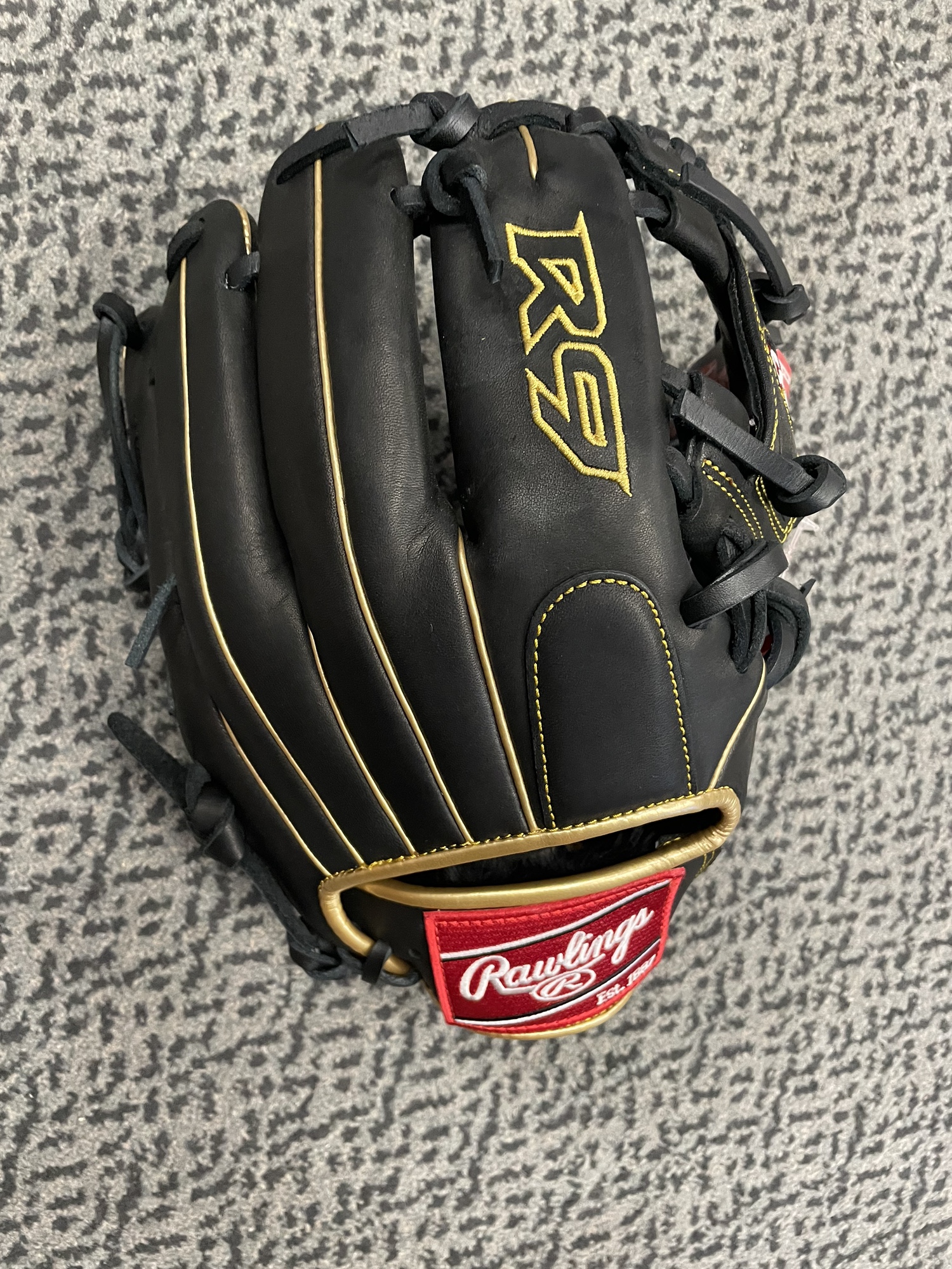 Rawlings R9 11.5” Right hand throw glove | SidelineSwap