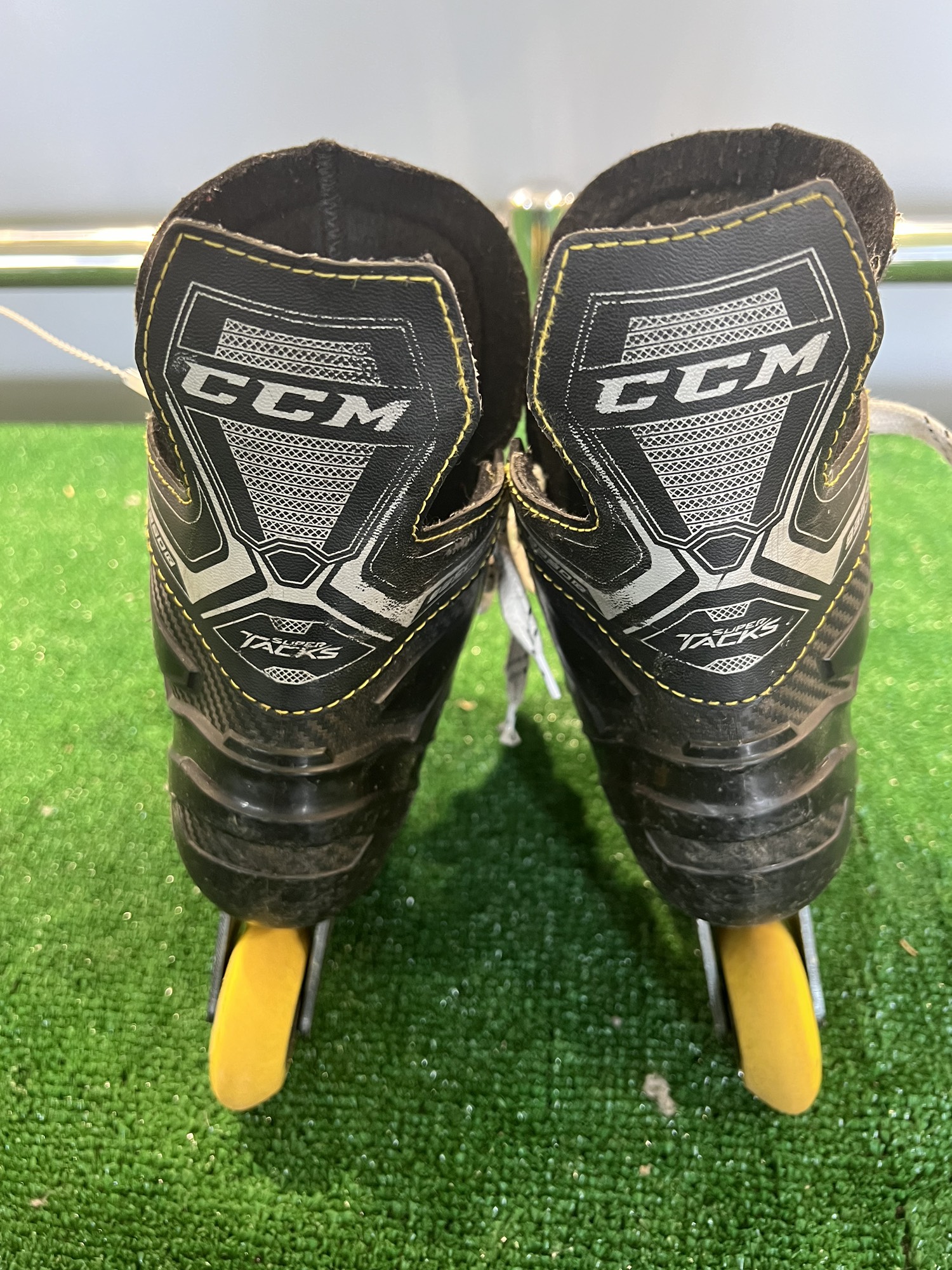 Used CCM Super Tacks 9350 Inline Skates D&R (Regular) 3.0 | SidelineSwap