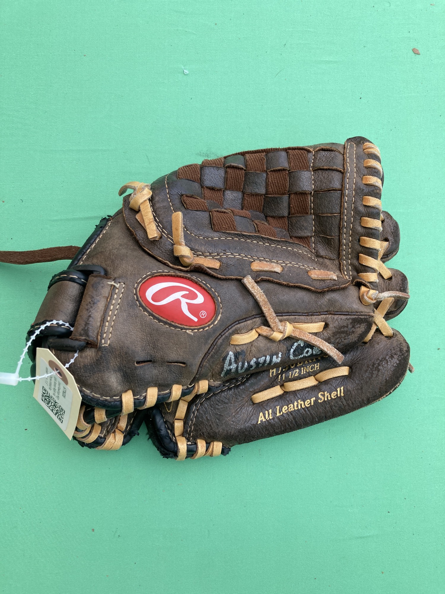 Used Rawlings Highlight Series Right Hand Throw Infield Baseball Glove 11.5" | SidelineSwap