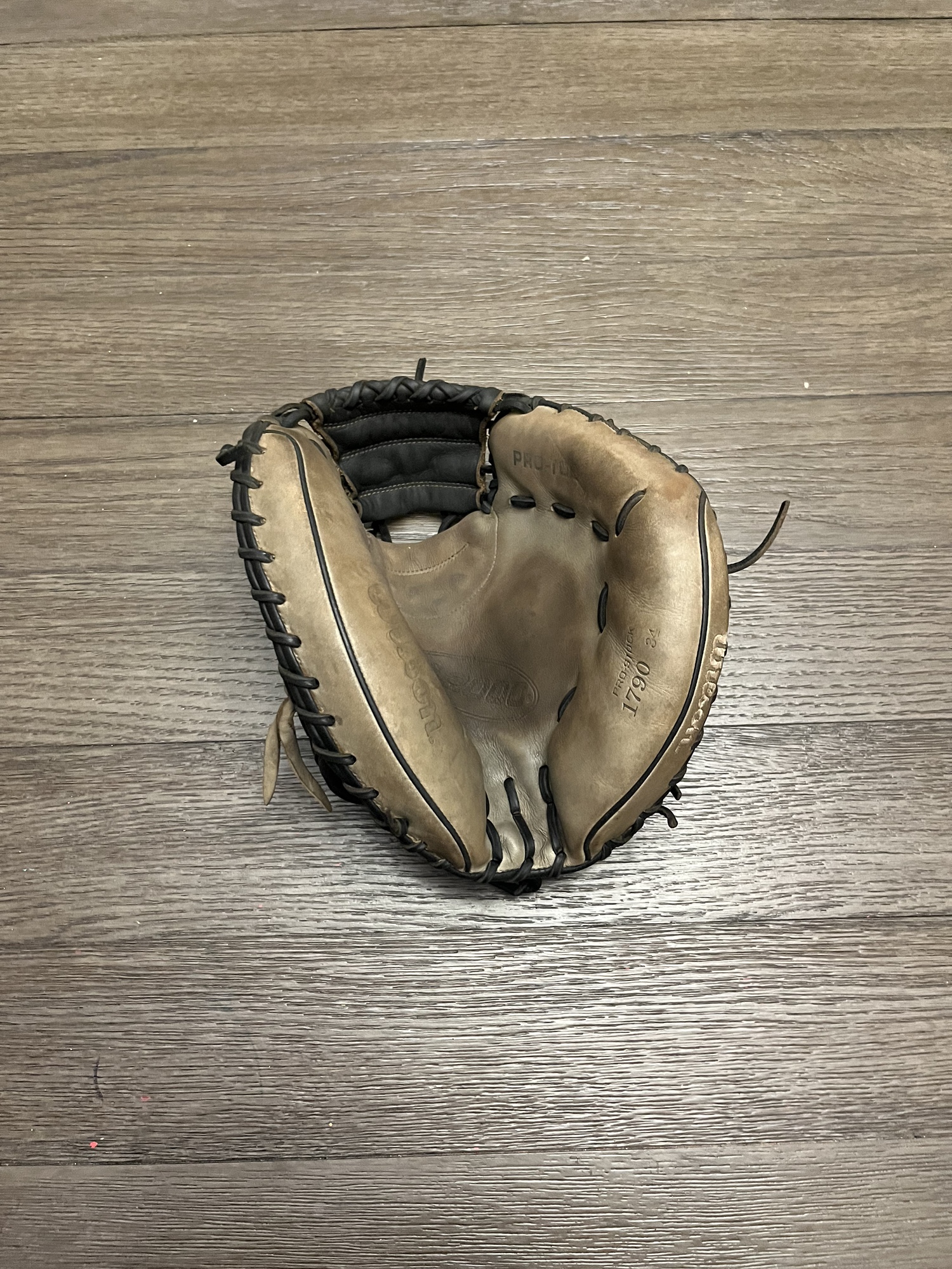 Wilson A2000 1790 34” Catchers Mitt | SidelineSwap