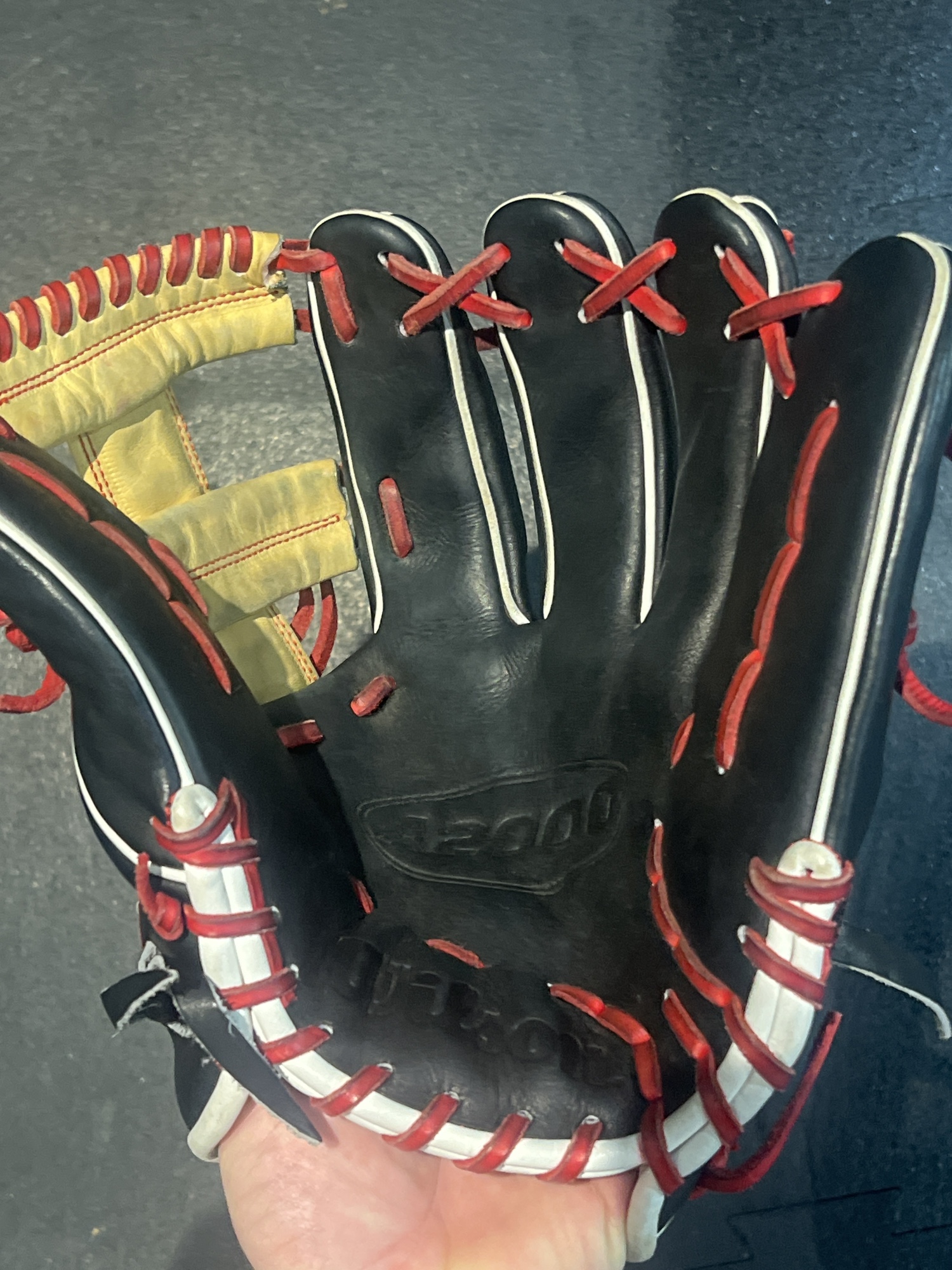 Used Infield 11.75" A2000 Baseball Glove | SidelineSwap